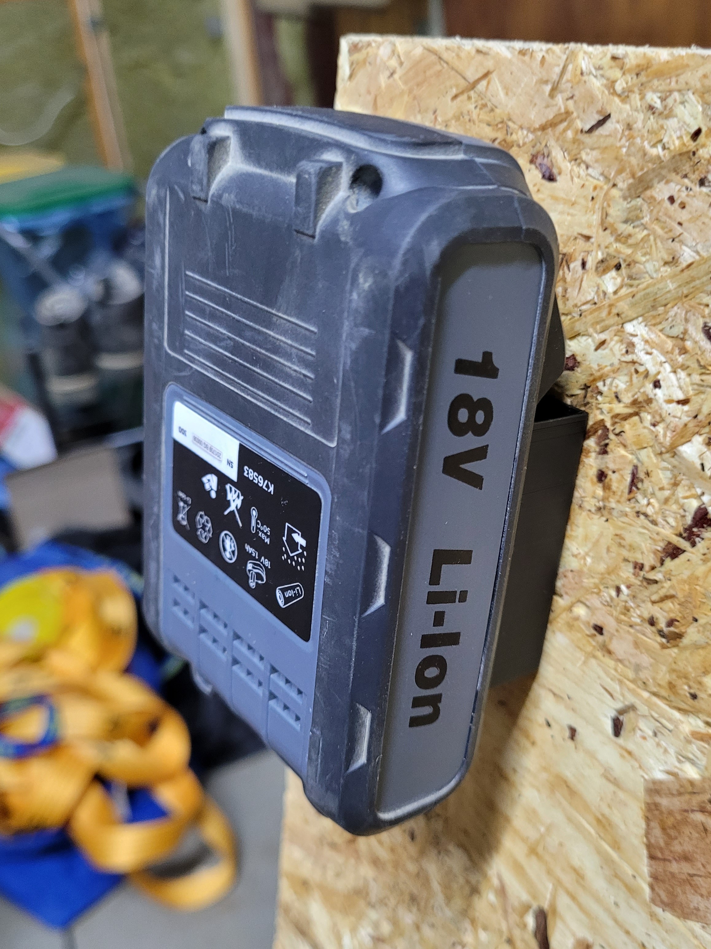 Graphite 18V Battery Holder by BiggiPL | Download free STL model ...