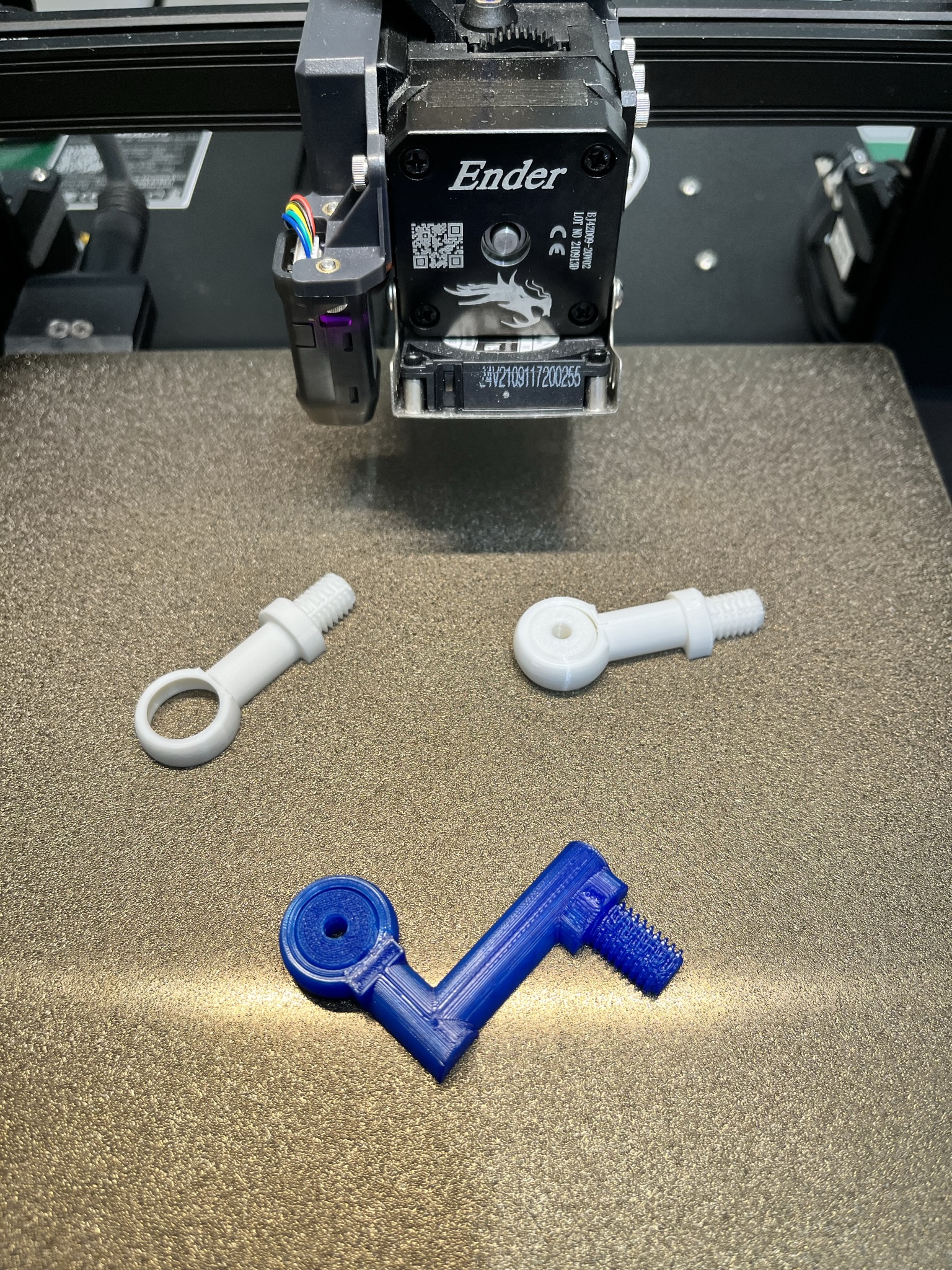 Filament holder with integrated mount for guides + interchangeable ...