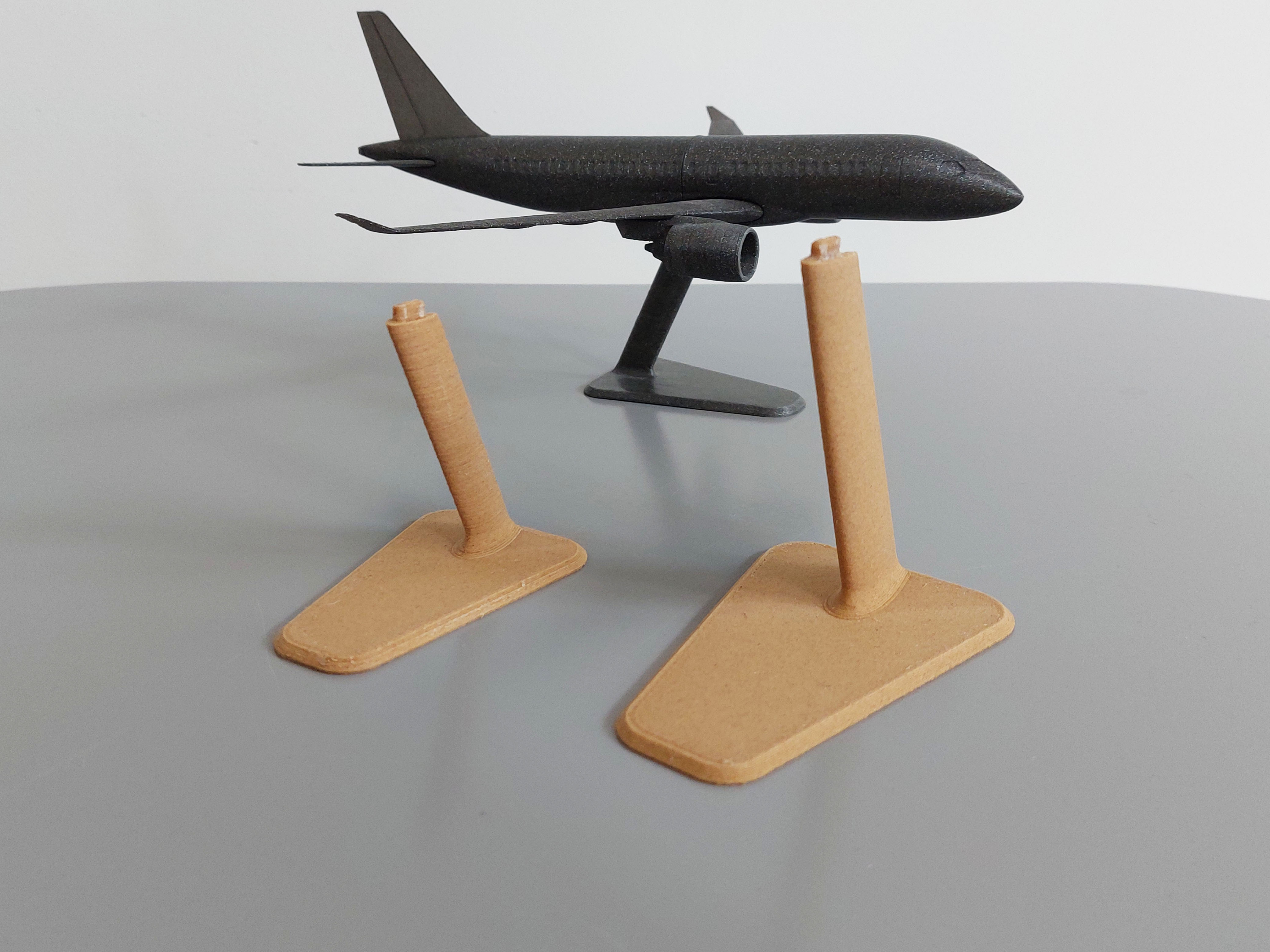 Customizable stands for Clerx airplane models by CLERX | Download free ...