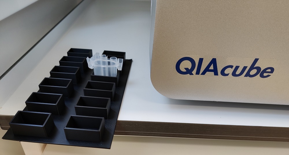 Qiacube adapter tray by kirk3gaard | Download free STL model ...
