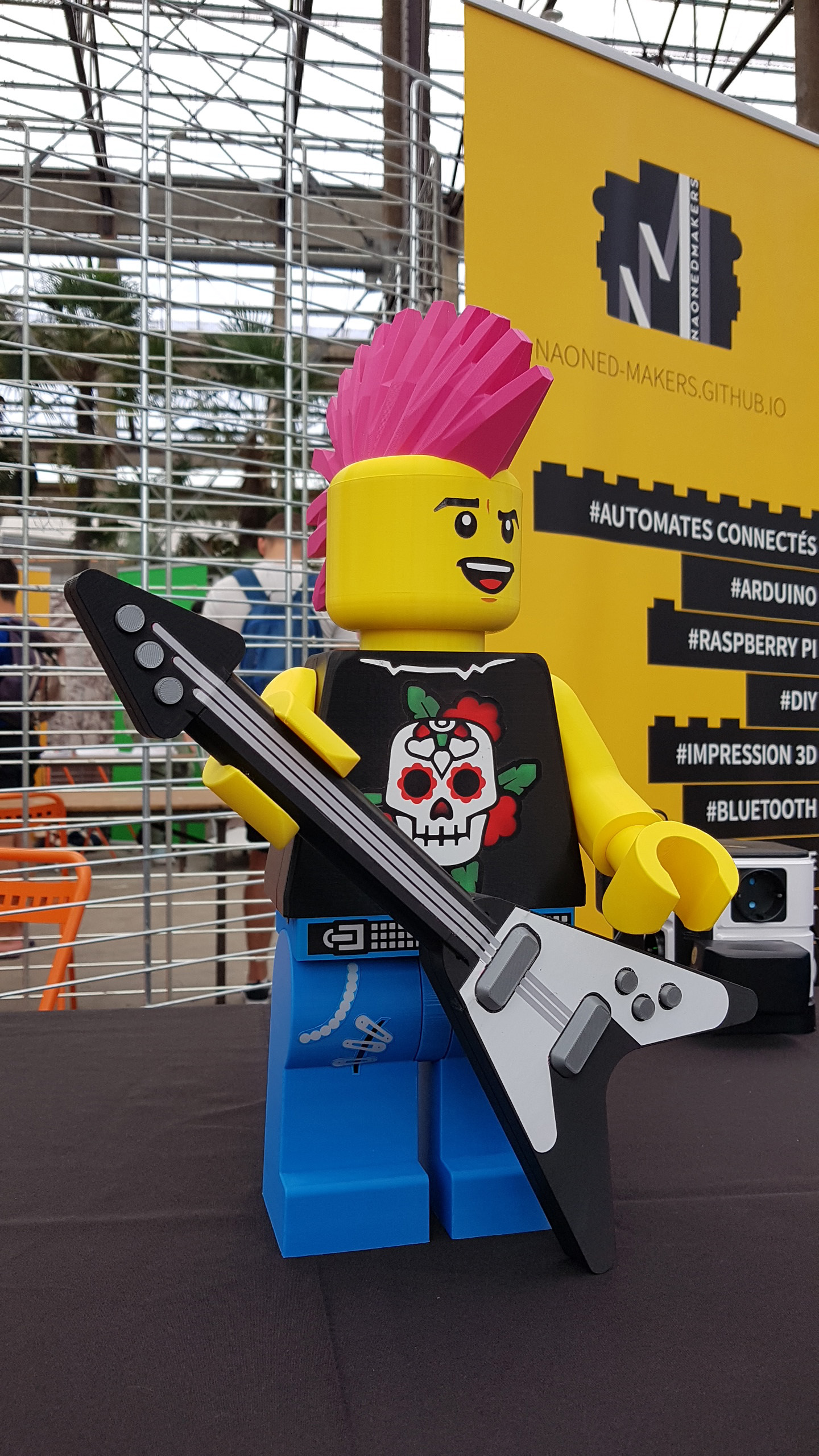 Giant Lego inspired Minifigure : Ponko Punk Rocker por Stephane ...