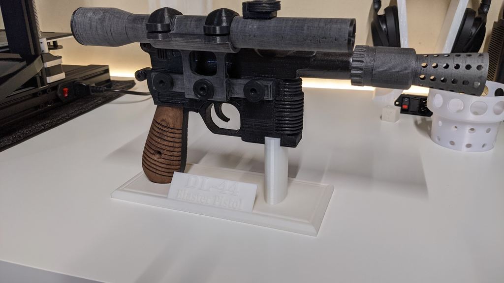 DL-44 Blaster Stand by RedBeard | Download free STL model | Printables.com