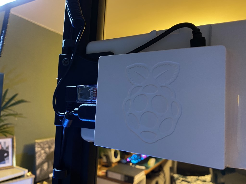 Raspberry Pi Official 7 Inch LCD 30° Mount/Bracket for 2020 Extrusions ...