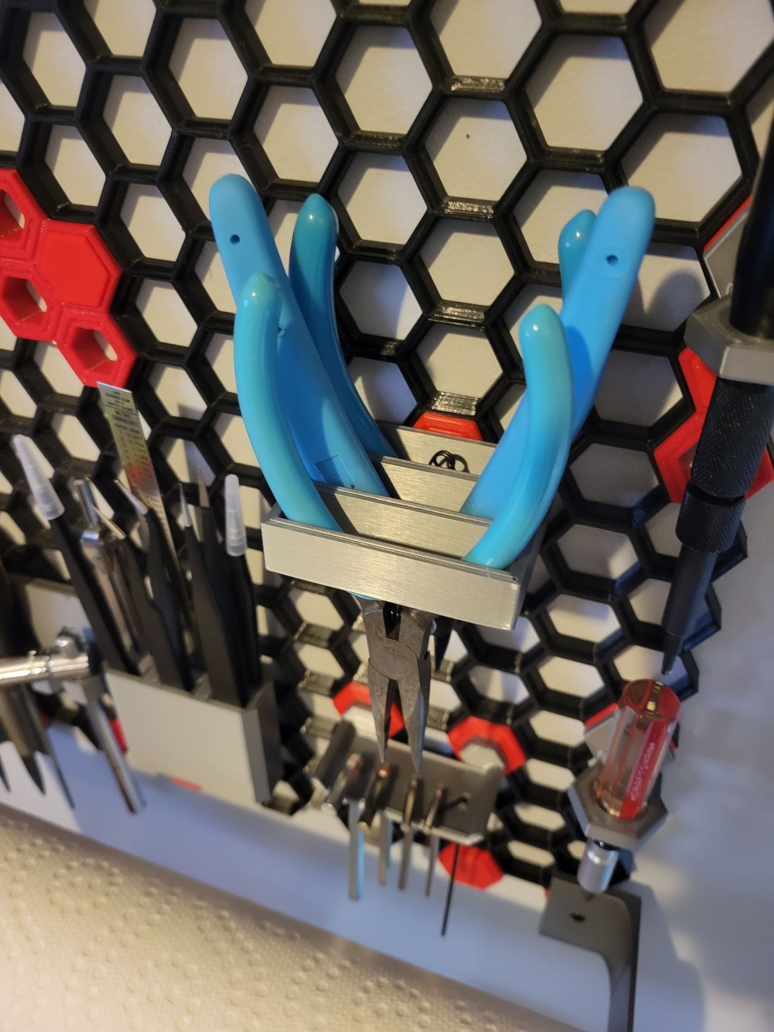 Honeycomb Wall plier holder by 3D Endeavors | Download free STL model ...