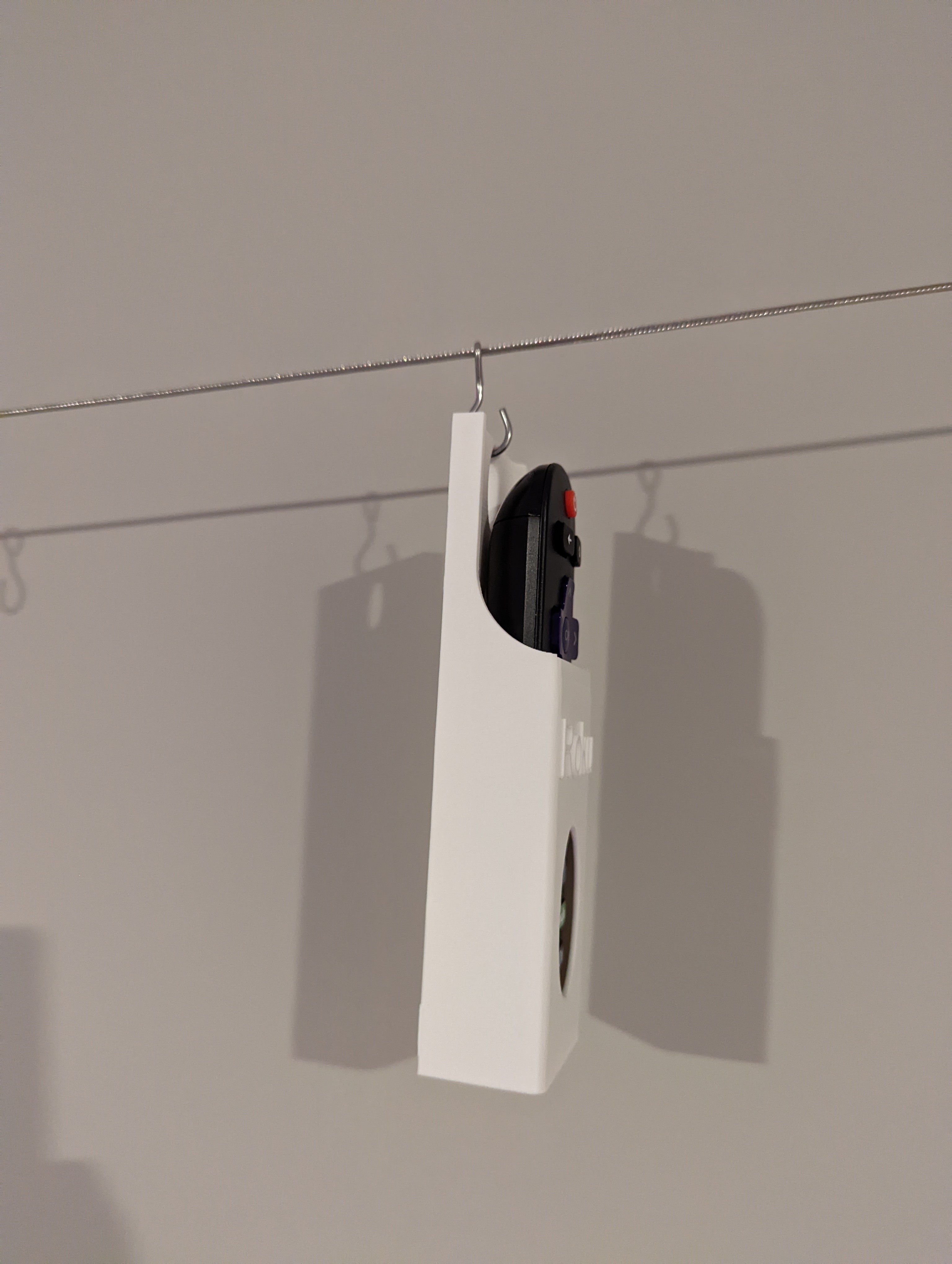 Hangable Roku remote holder by Old Man RuRu | Download free STL model ...