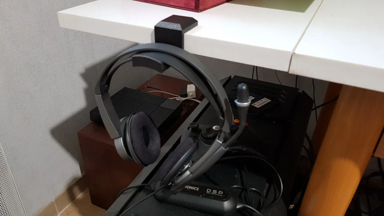 Desktop hook for headset by pictorf | Download free STL model ...