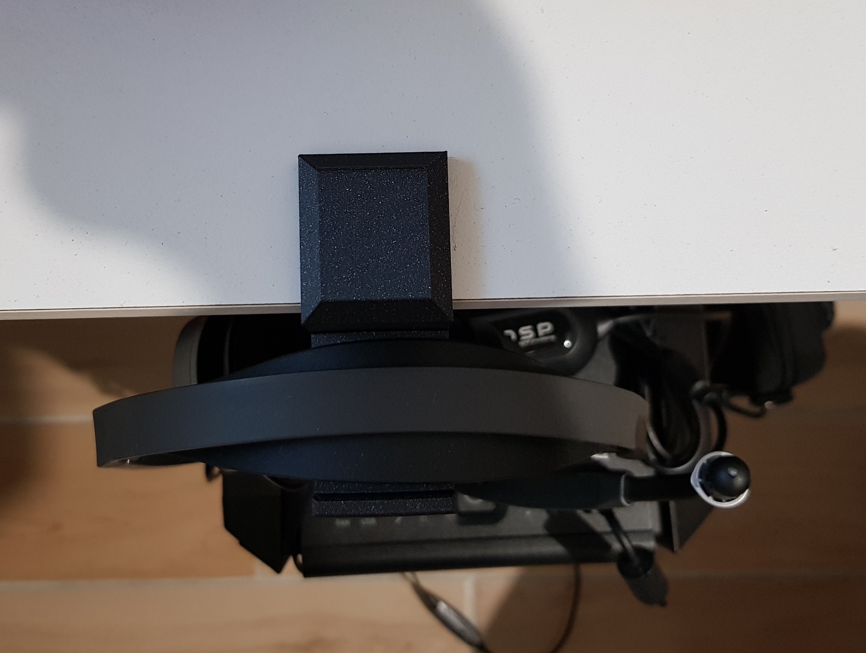 Desktop hook for headset by pictorf | Download free STL model ...