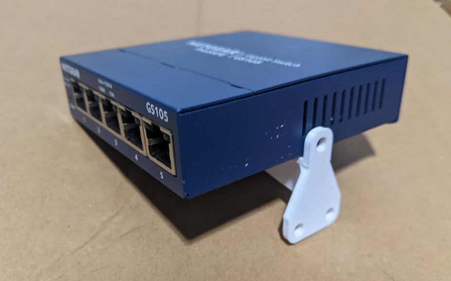 Netgear GS105 Right Angle Bracket by Danuke | Download free STL model ...