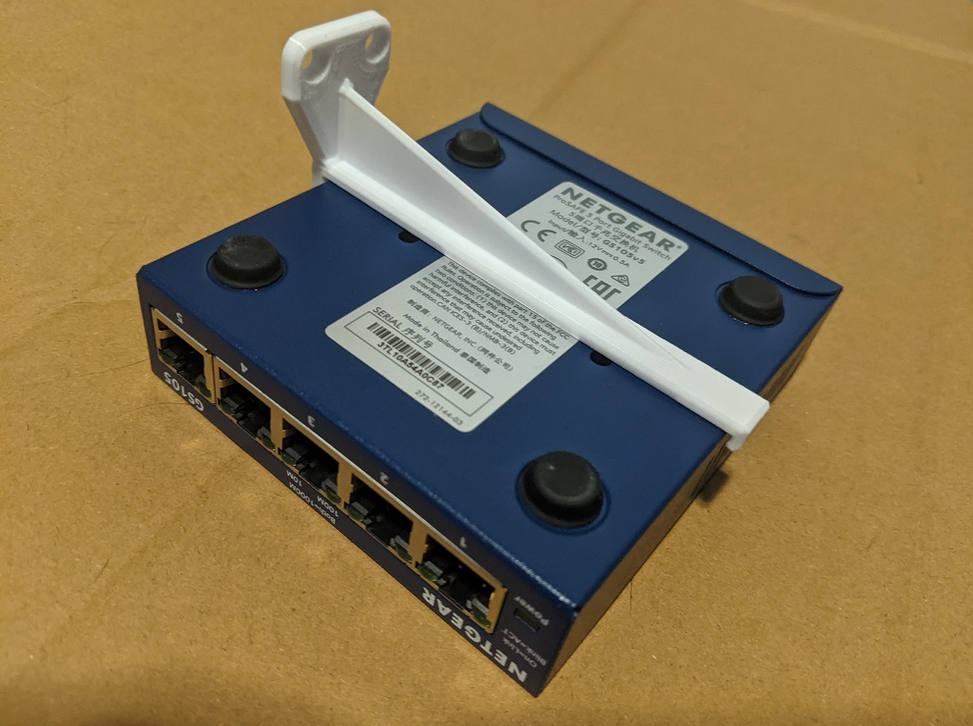 Netgear GS105 Right Angle Bracket by Danuke | Download free STL model ...