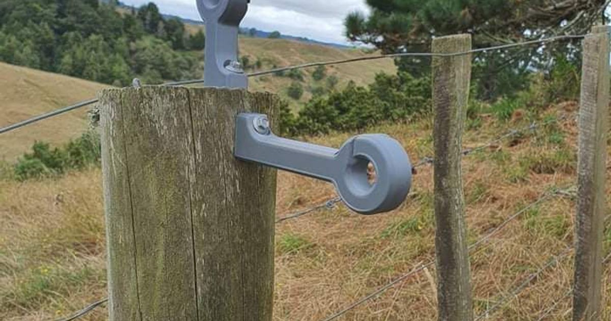 Post Insulator outrigger V2 by Kiwi Tinkerer | Download free STL model ...