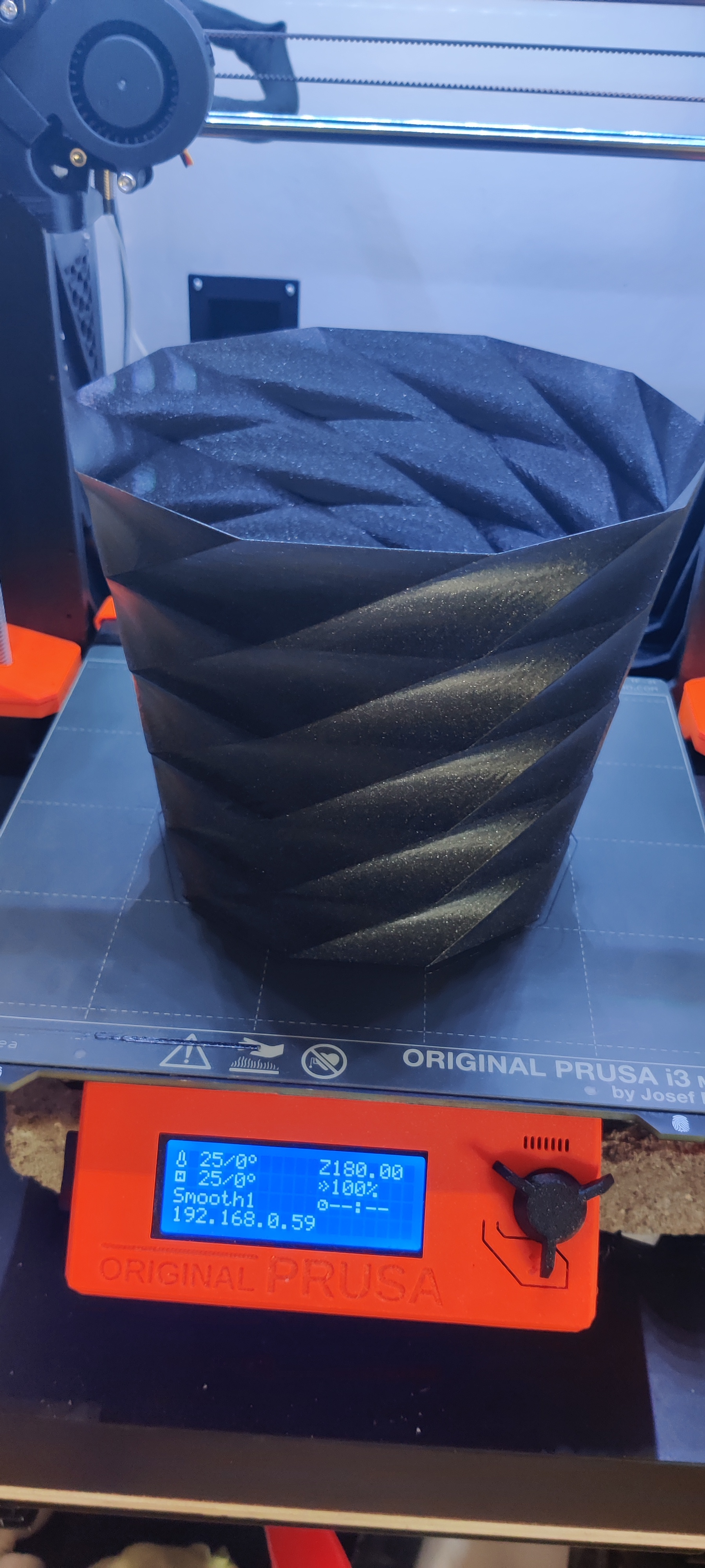 Twisted plant pot by eagleeye | Download free STL model | Printables.com