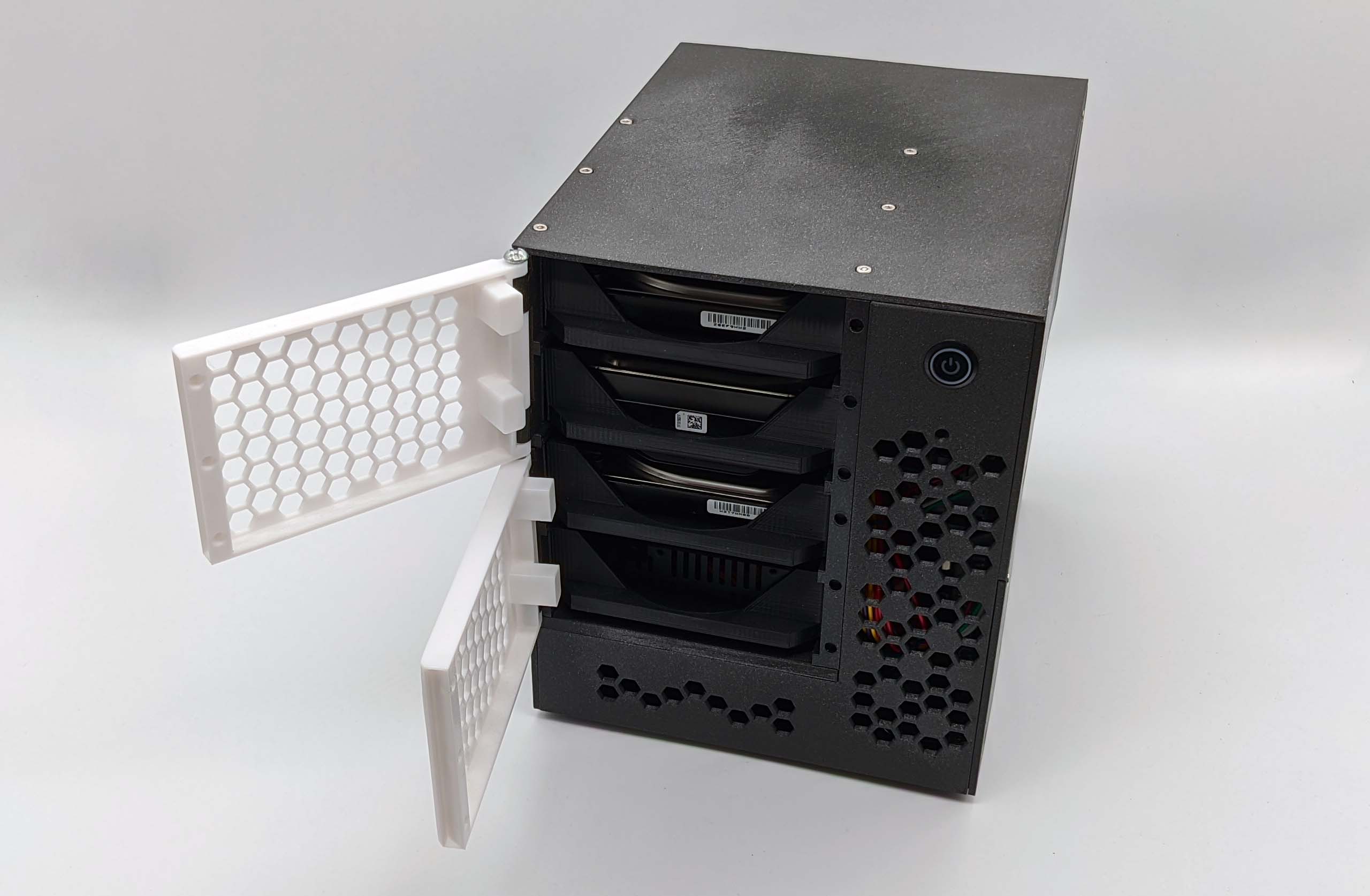 Network Storage - 4 Bay / 3.5" / ITX NAS by FlyingT | Download free STL ...