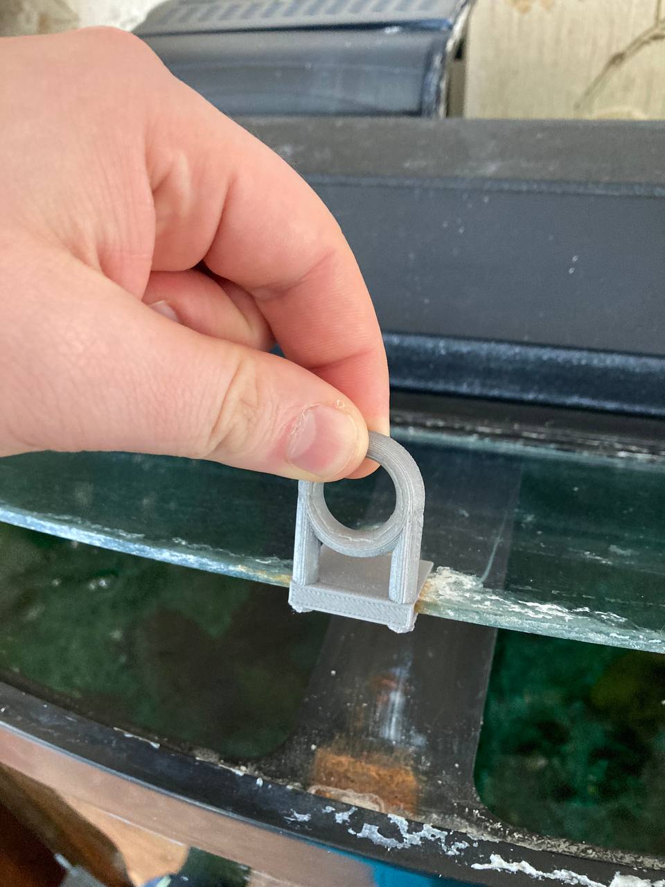 Fish Tank Handle for 3mm Glass by TempoWrites | Download free STL model ...