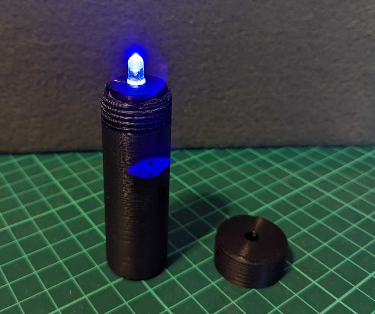 Holder for battery 18650 and LED by Lean 3D | Download free STL model ...