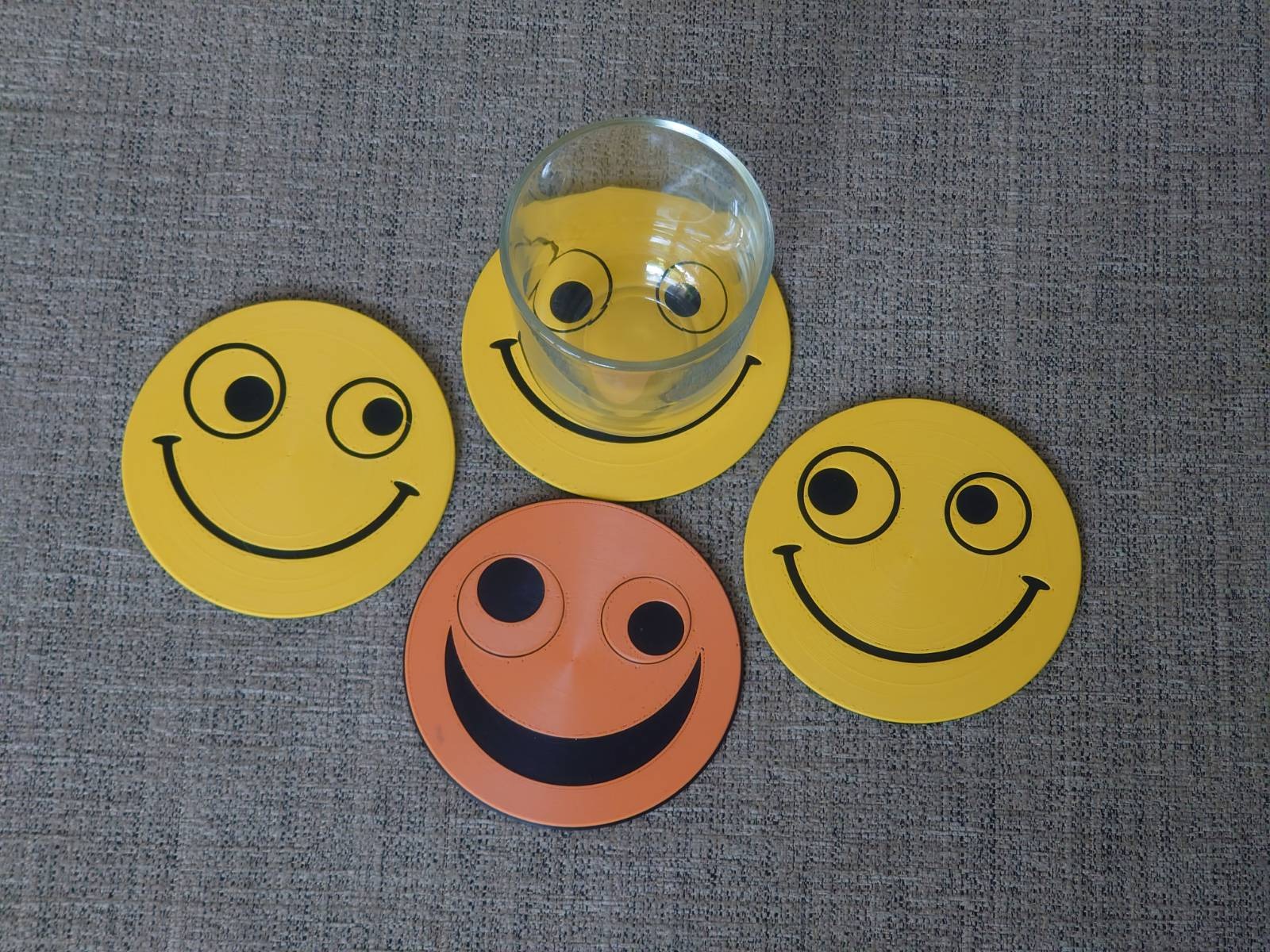 Crazy squint eye rolling smiley coaster by lual | Download free STL ...