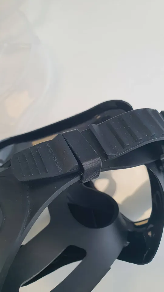 Diving mask strap clip by Mumsjams | Download free STL model ...