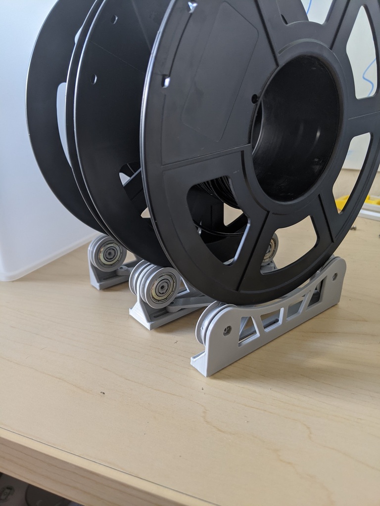 Adjustable multi-spool TUSH-style spool holder with a scissor mechanism ...