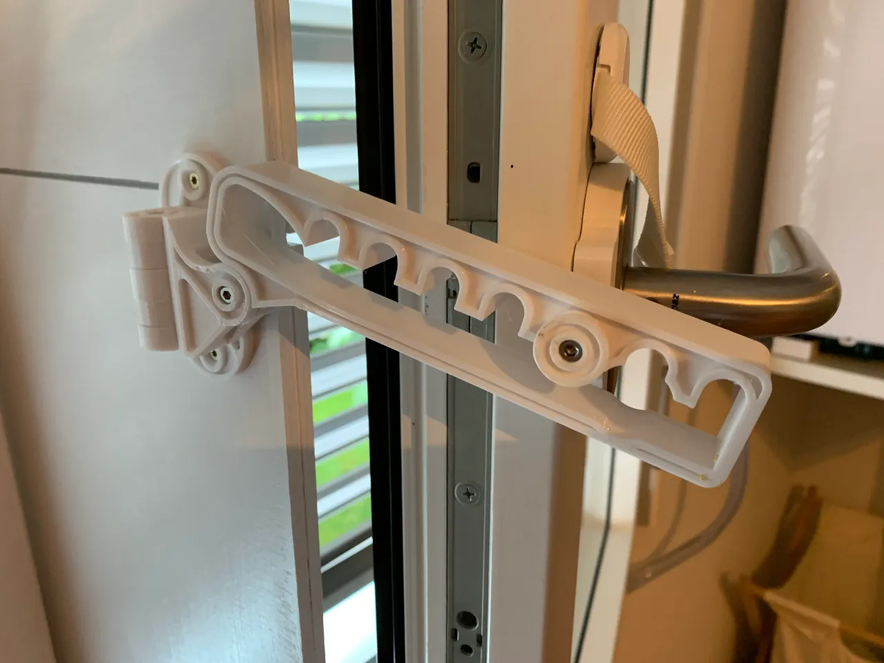 Window Adjuster Holder (Fenster-Arretierung) by huskyte | Download free ...