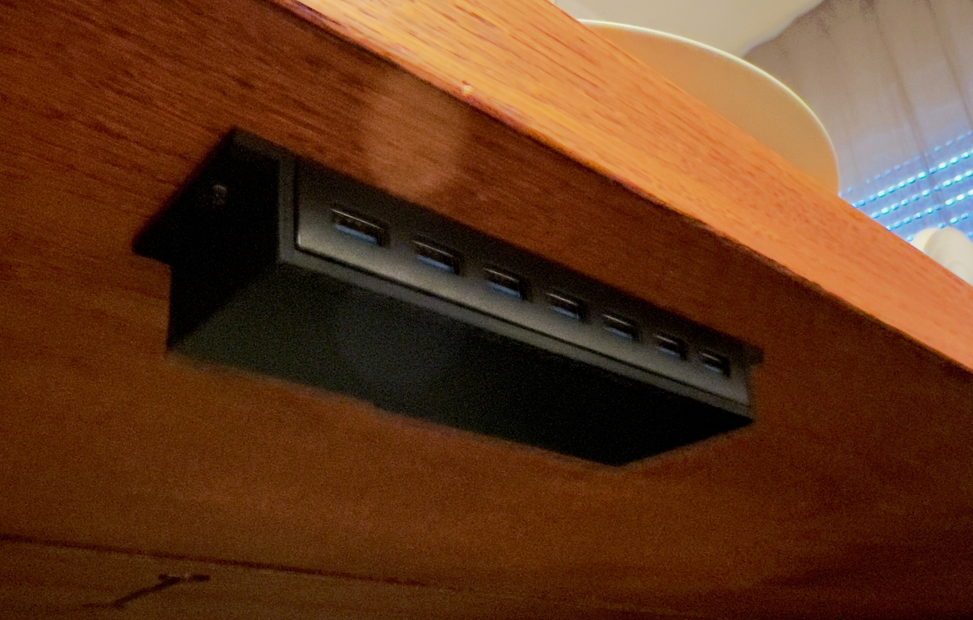 7-Port USB-HUB under table holder (for Lindy 43228) by dam_j | Download ...