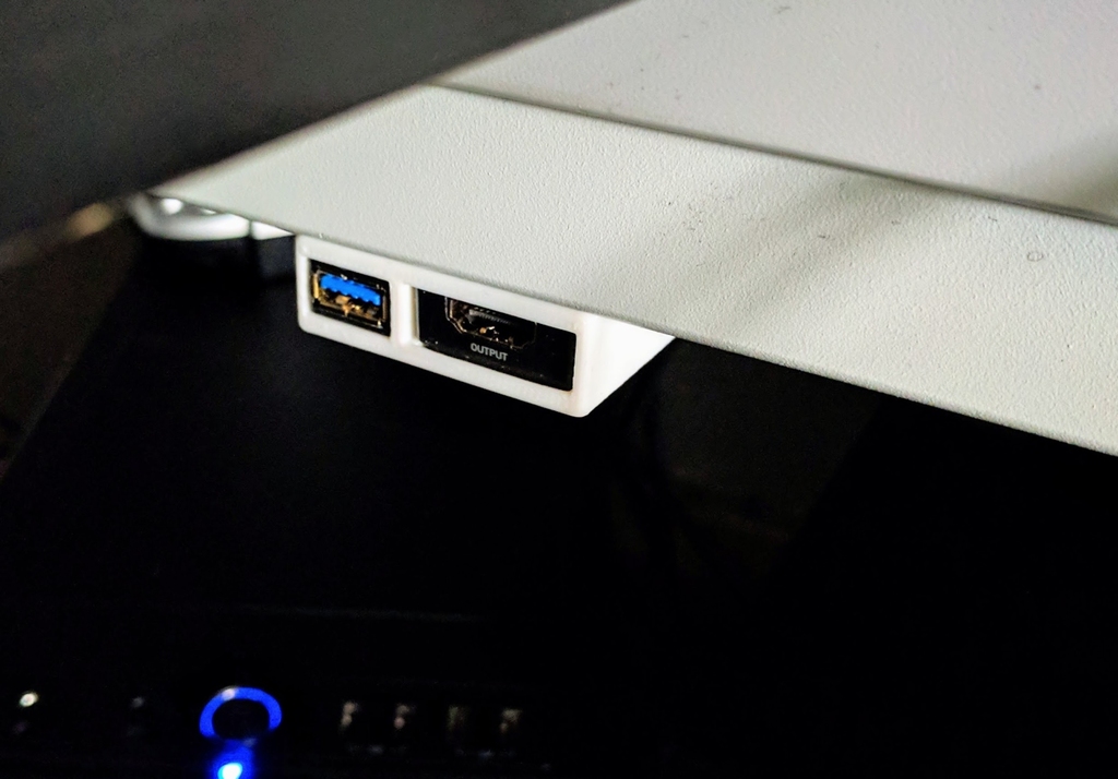 USB + HDMI Bracket for Oculus Rift by blecheimer | Download free STL ...