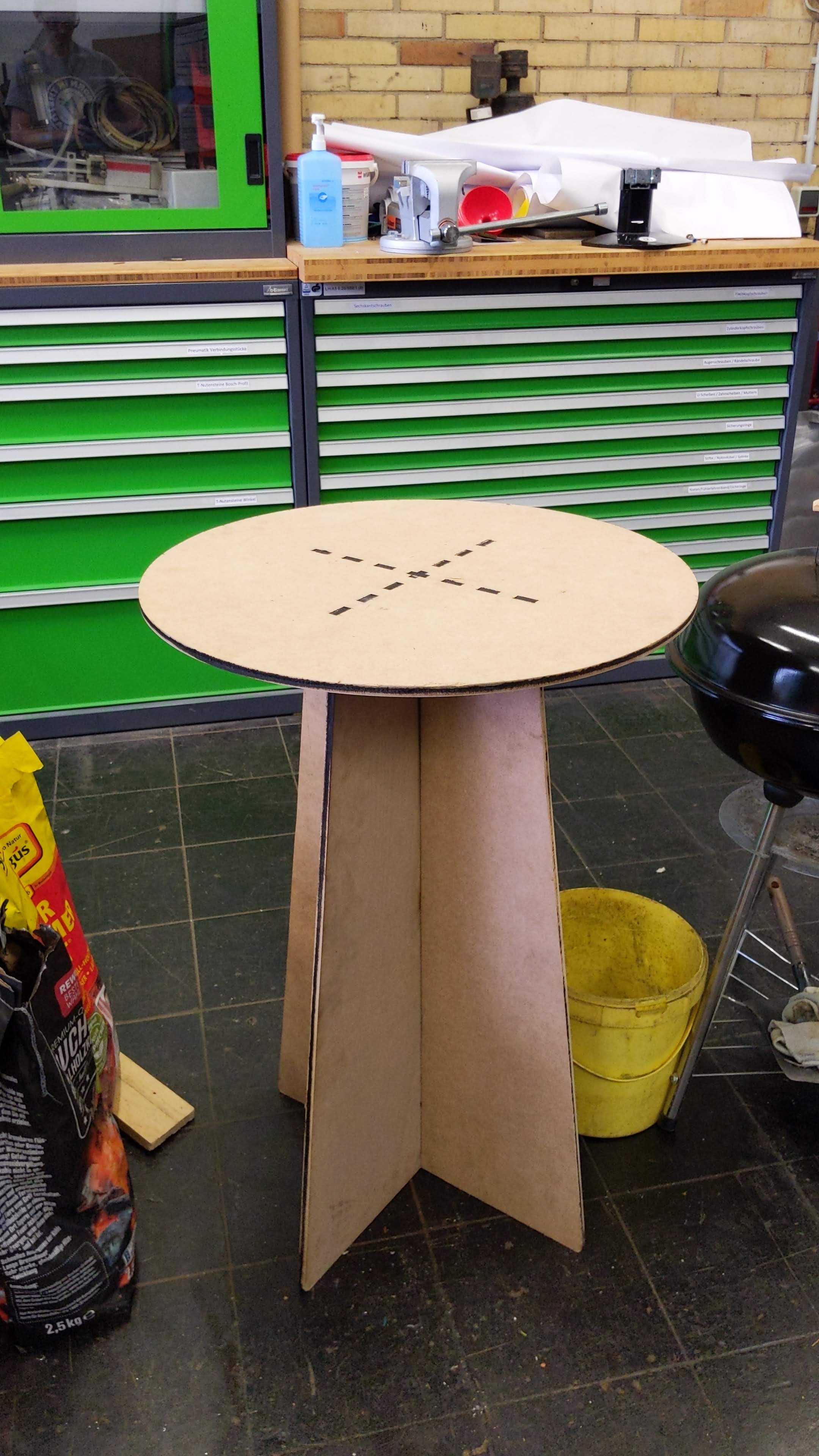 Lasercut Round Table by Max Siebenschläfer | Download free STL model ...