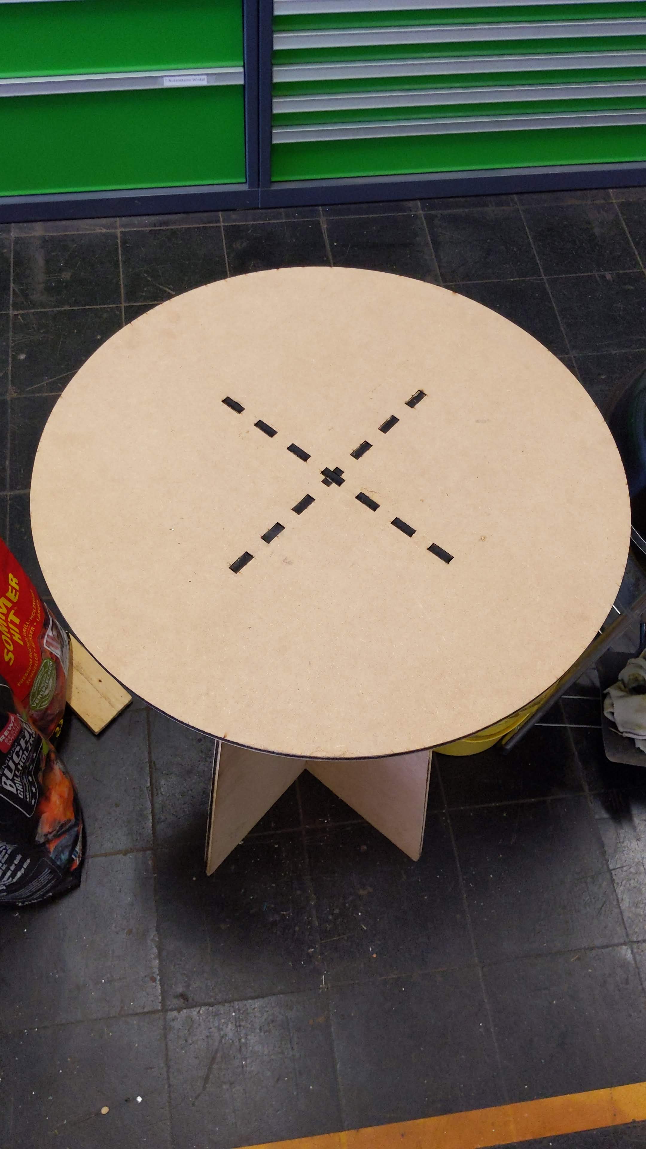 Lasercut Round Table by Max Siebenschläfer | Download free STL model ...