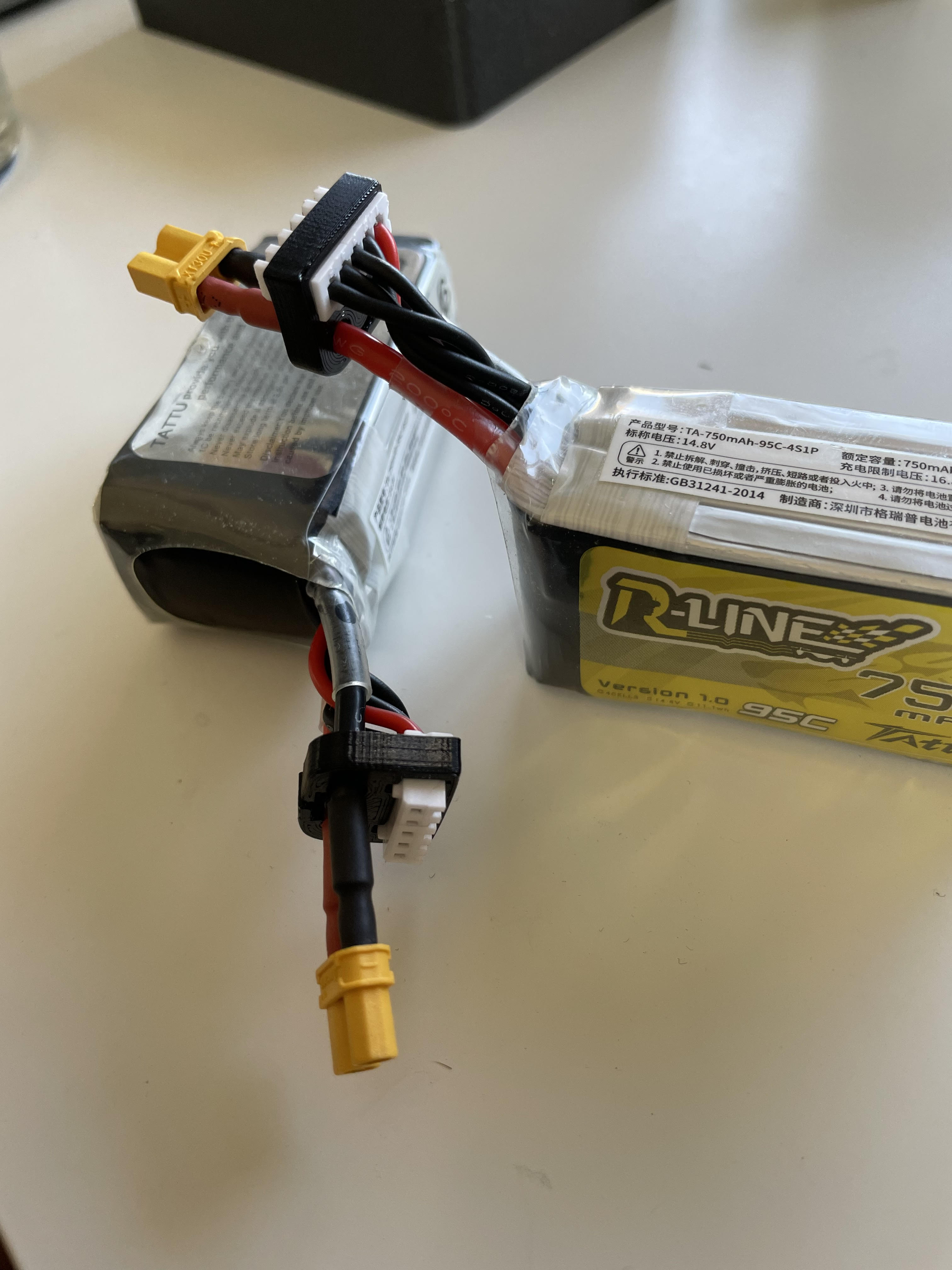 LiPo 16/12AWG 4S Balance Plug clip by ThibLM | Download free STL model ...