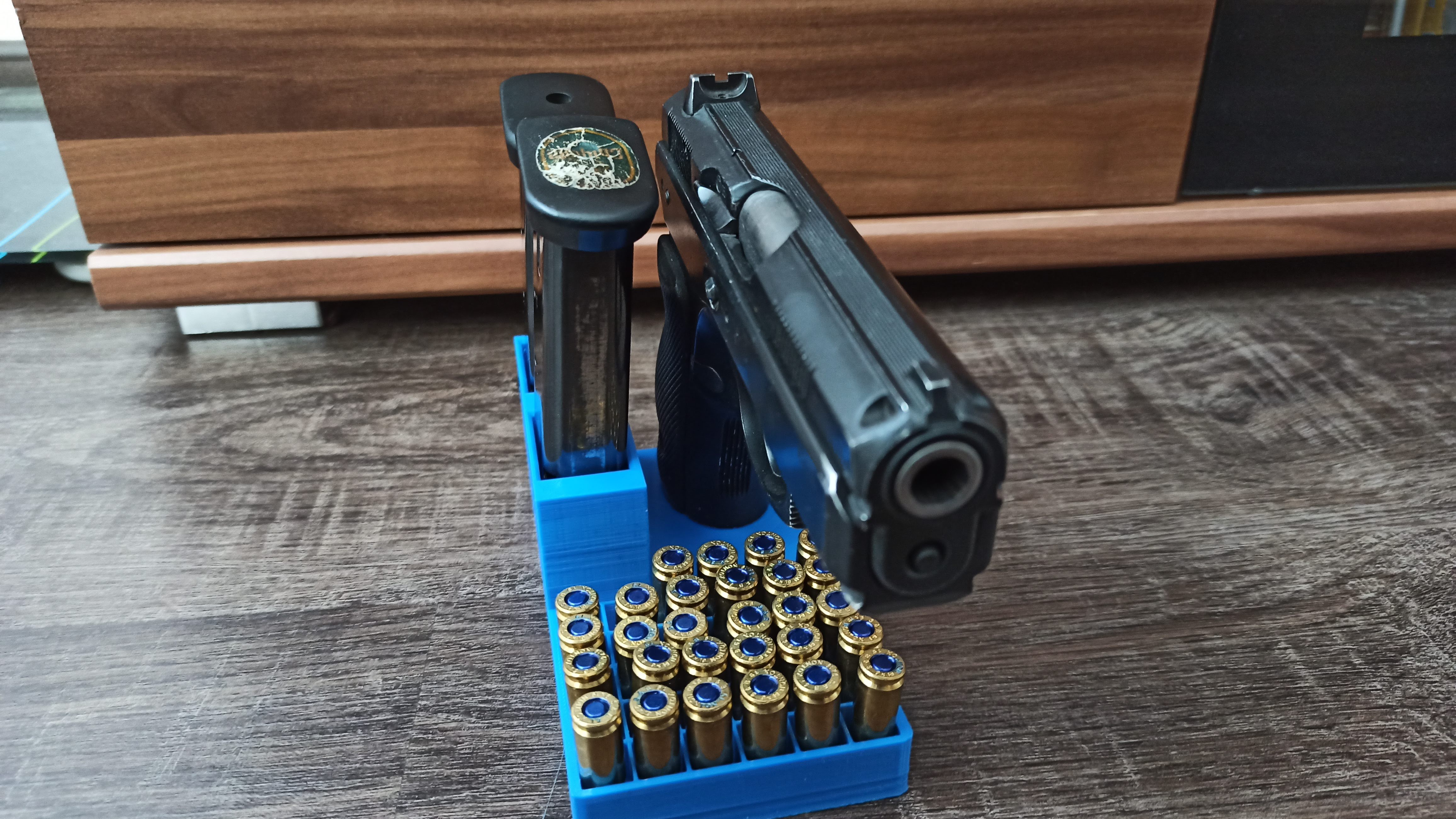 Stand for magazines, pistol and bullets for CZ 75 / držák na zásobníky ...
