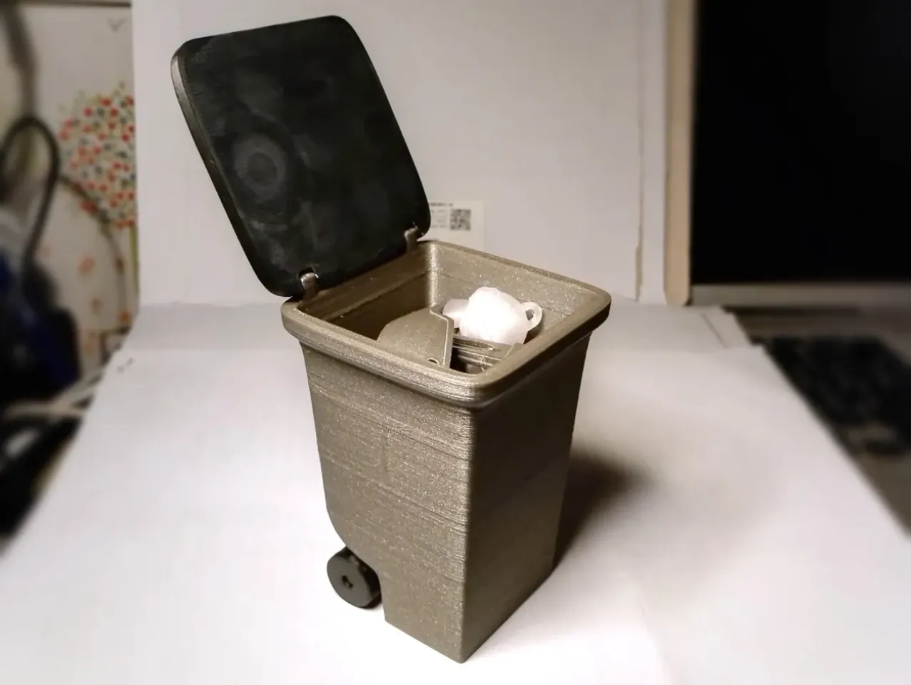 Mini Trash Can with moving wheels by DrLex | Download free STL model ...