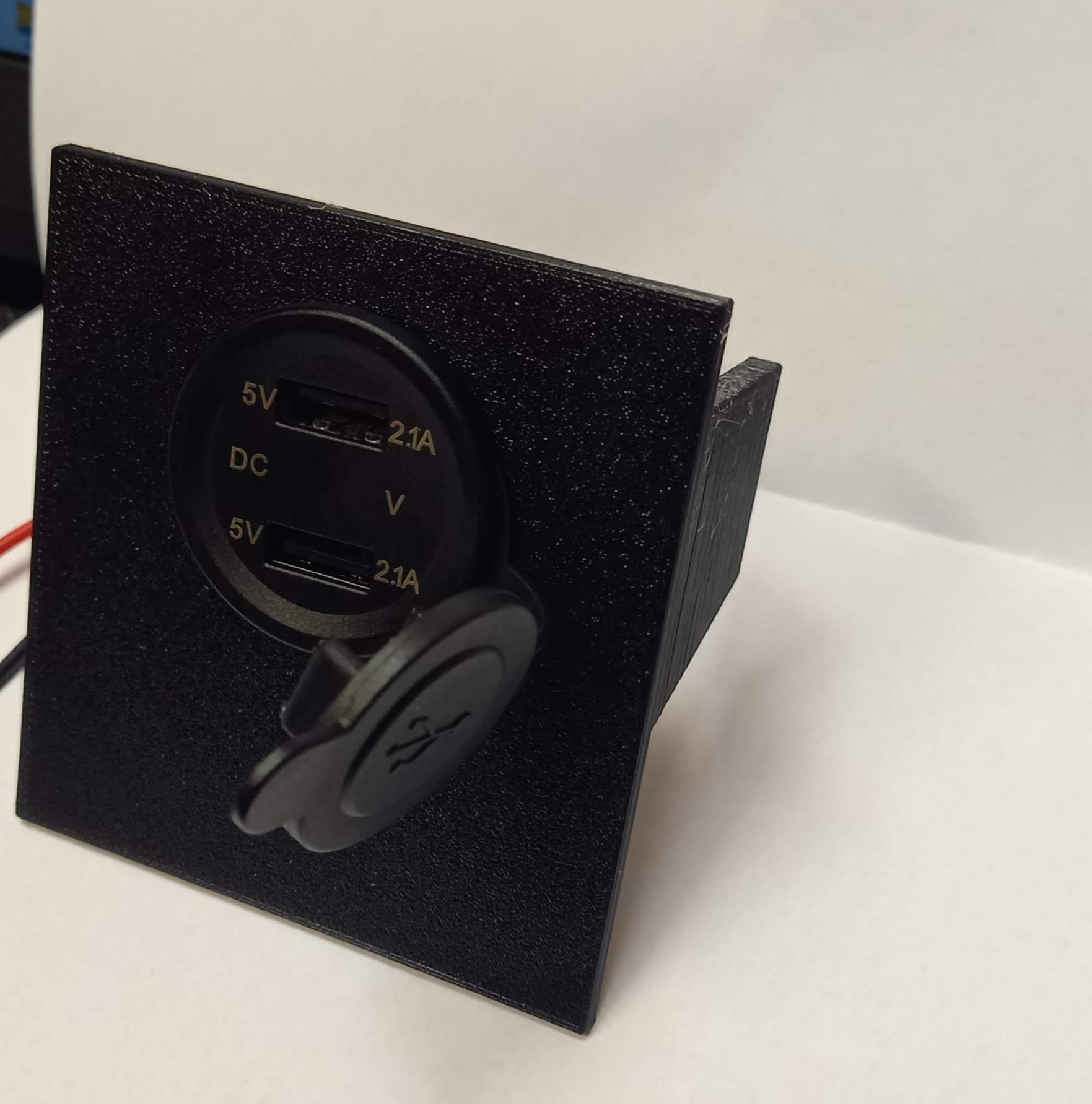 VW Bora USB socket holder by hidvegid | Download free STL model ...