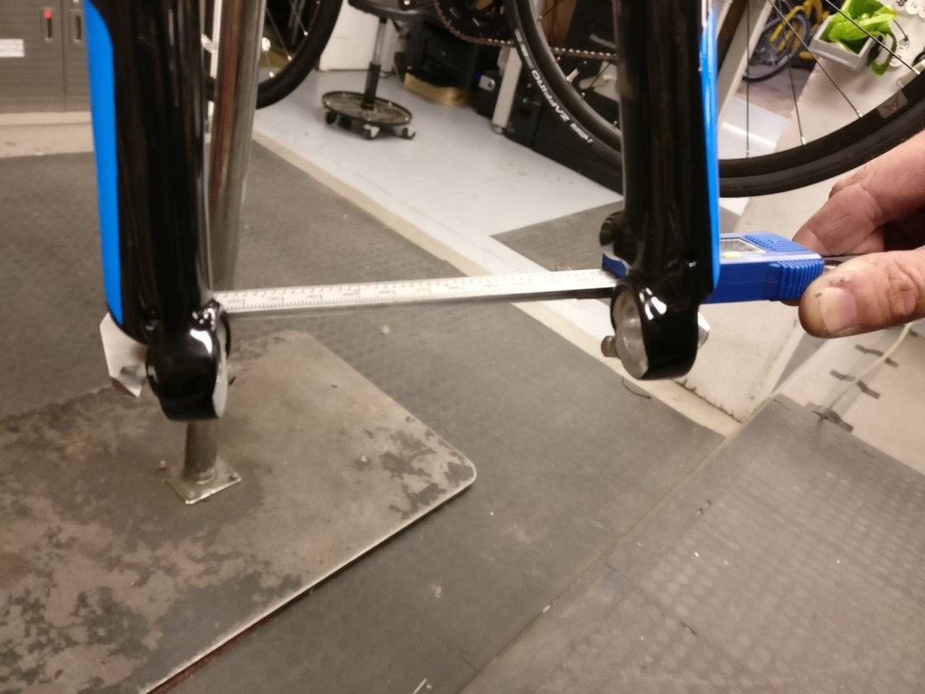 12 mm thru-axle to 9 mm quick release inserts by aiber | Download free ...