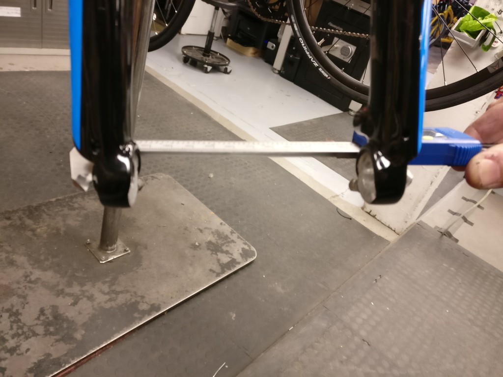 12 mm thru-axle to 9 mm quick release inserts by aiber | Download free ...