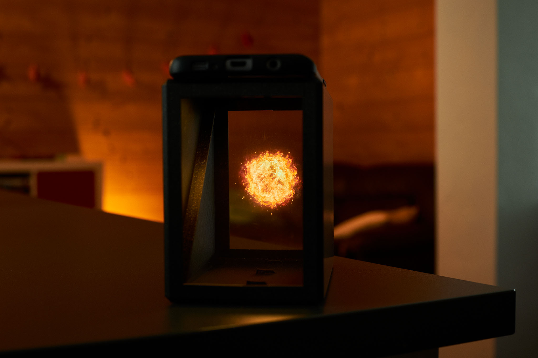 Vertical Holographic Box for Smartphones par SCHWEINERT.COM ...