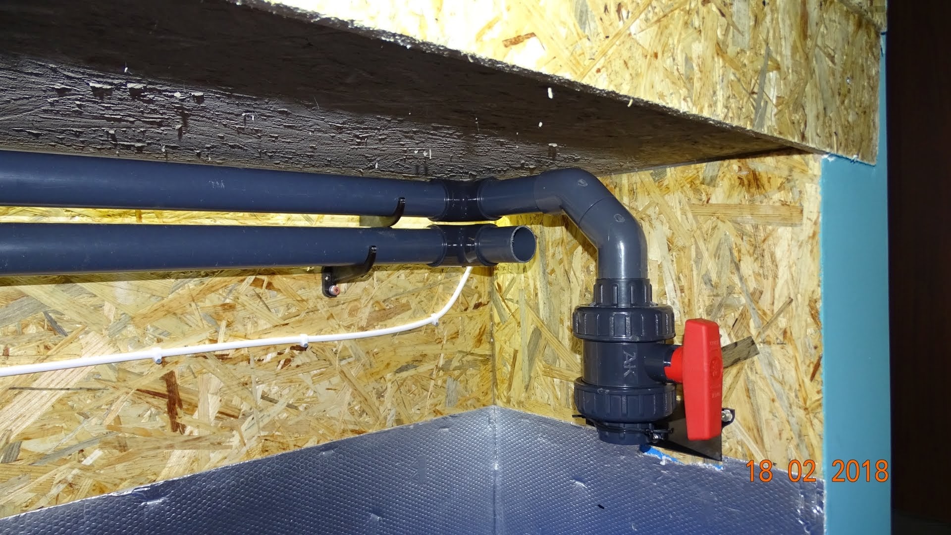 pvc/pvc pipe clamps wall mount - 20mm-50mm by Paragon | Download free ...