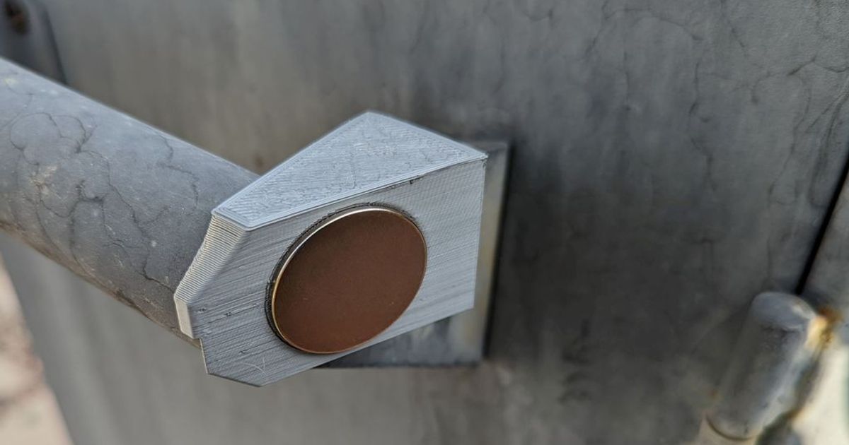 Cabinet Smoker Door Holder by ratsnest | Download free STL model ...