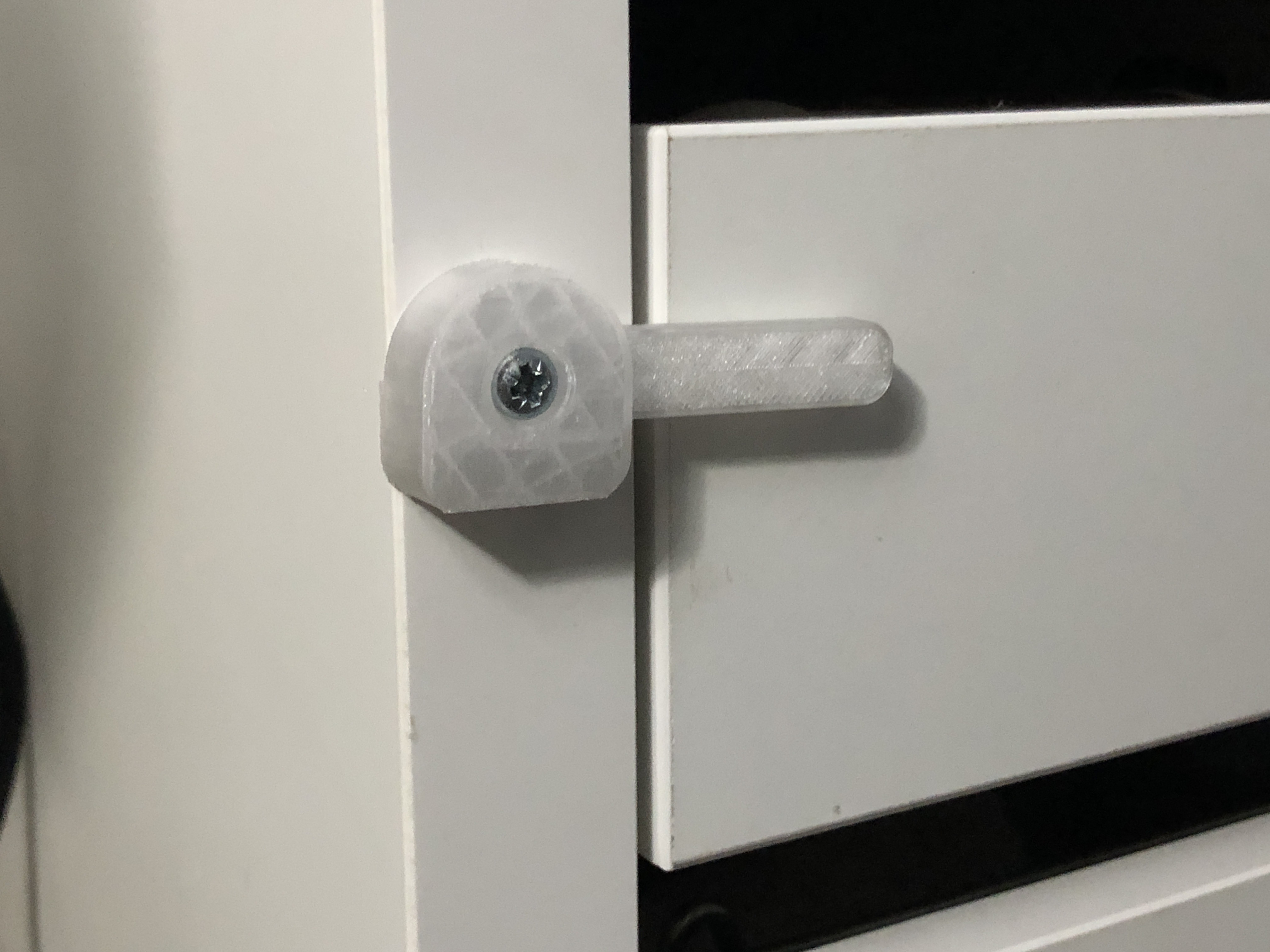 Simple Rotating Drawer Child Lock par RedFrez | Téléchargez ...