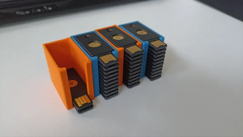 10 pc. YubiKey holder by MantiSigma | Download free STL model ...