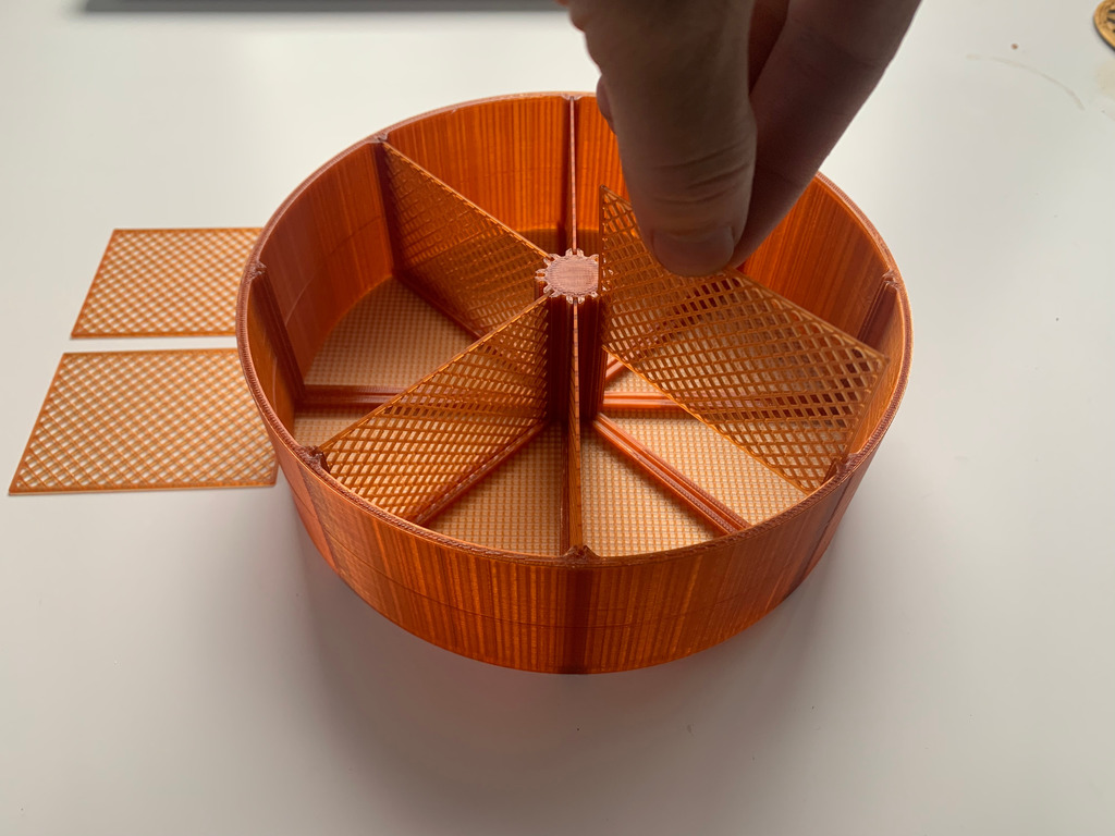 Sieve with adjustable compartments by Maeshmaker | Download free STL ...