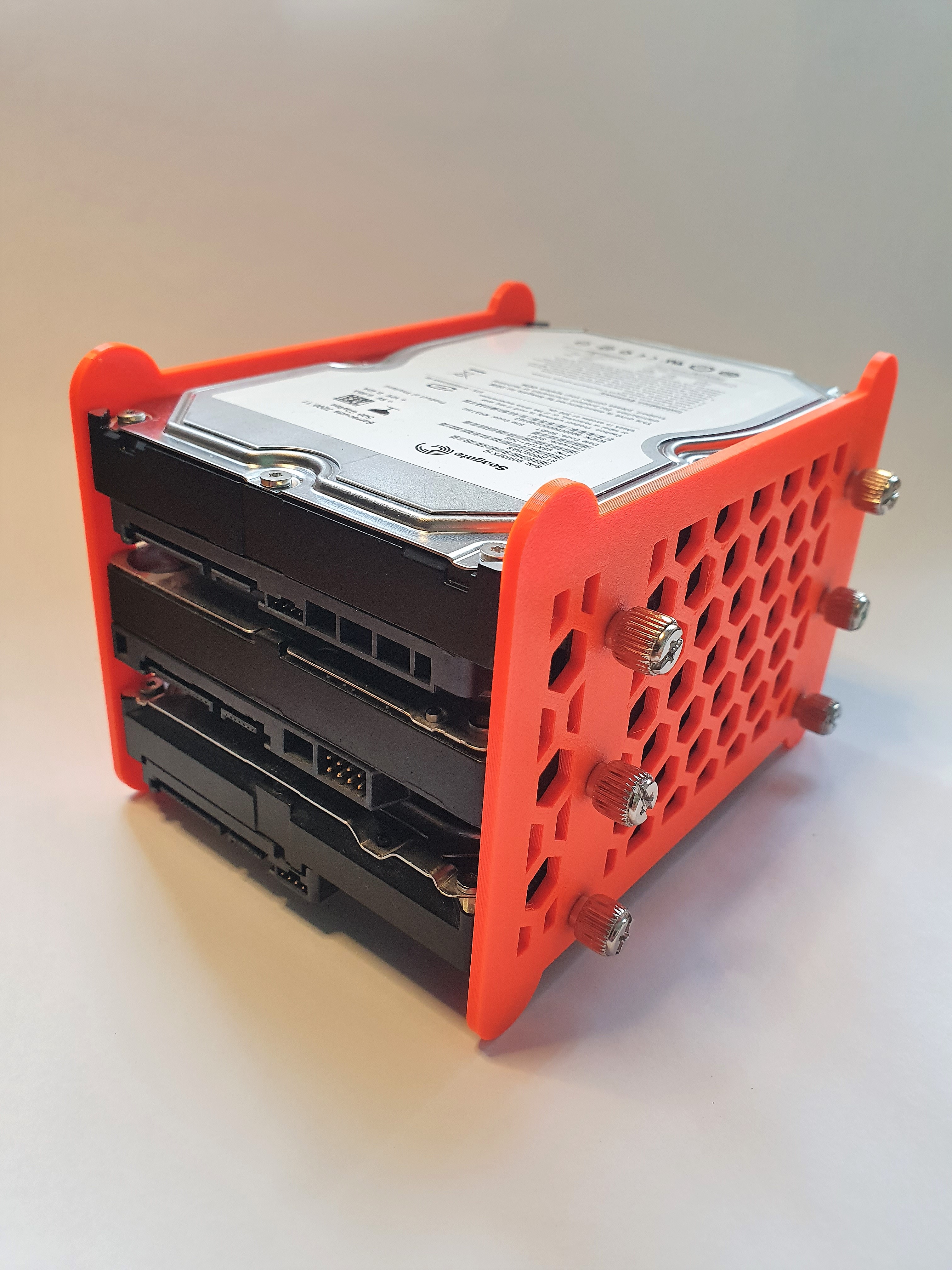 RAID Shelfs for 3.5 (and 2.5) drives by Andreas G | Download free STL ...