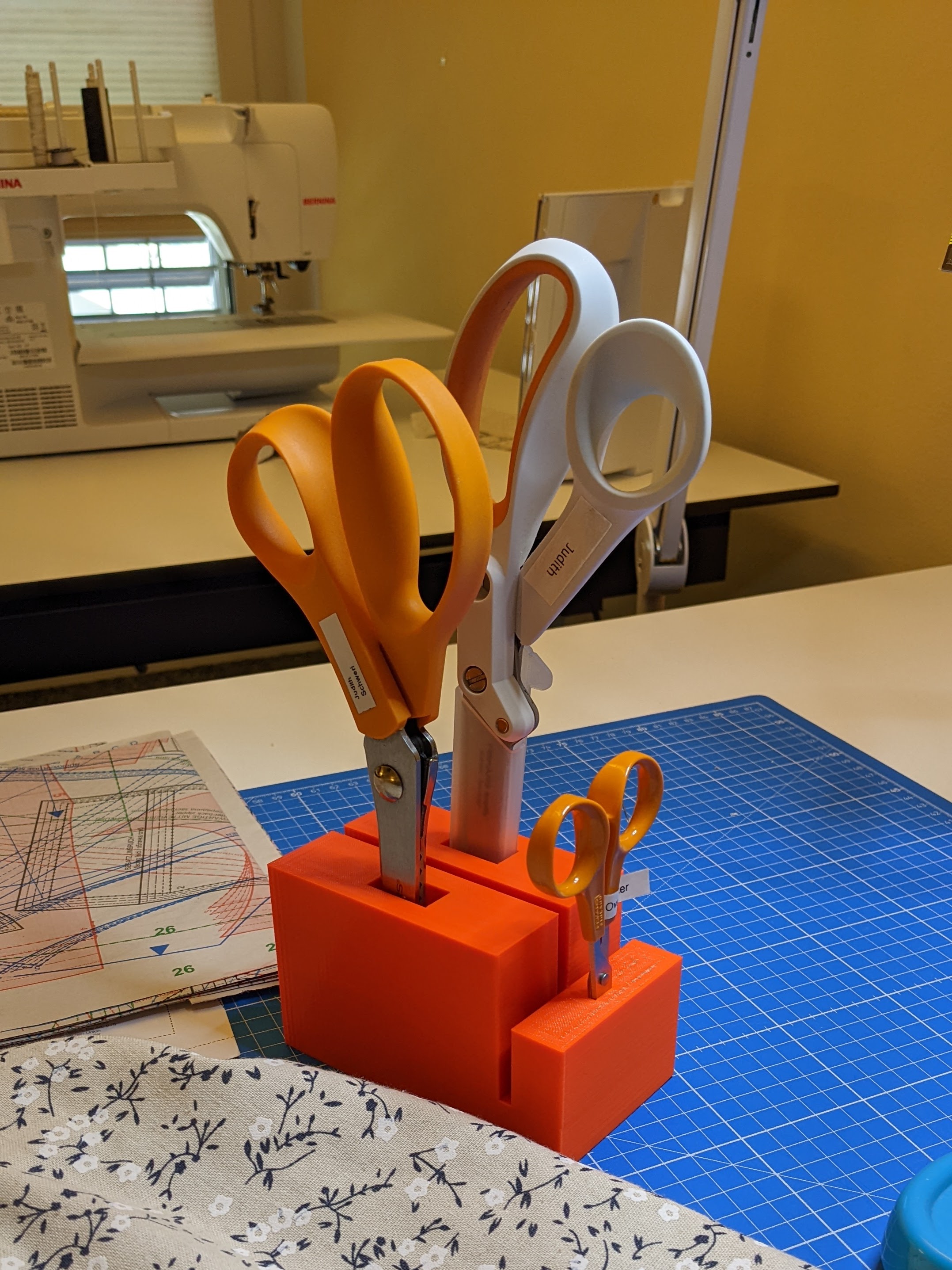 Brick Scissor Holder by adsw | Download free STL model | Printables.com