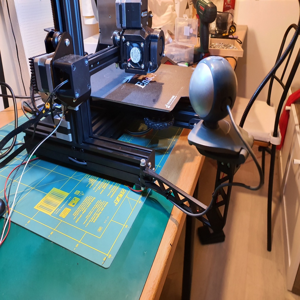 Ender 3 (Pro) webcam mount Logitech C300/C500/C600 by Michal | Download ...