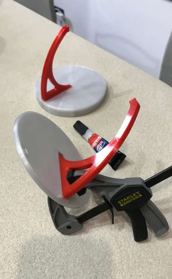 Remix of "Floating" tensegrity table with built in tensioning mechanism ...