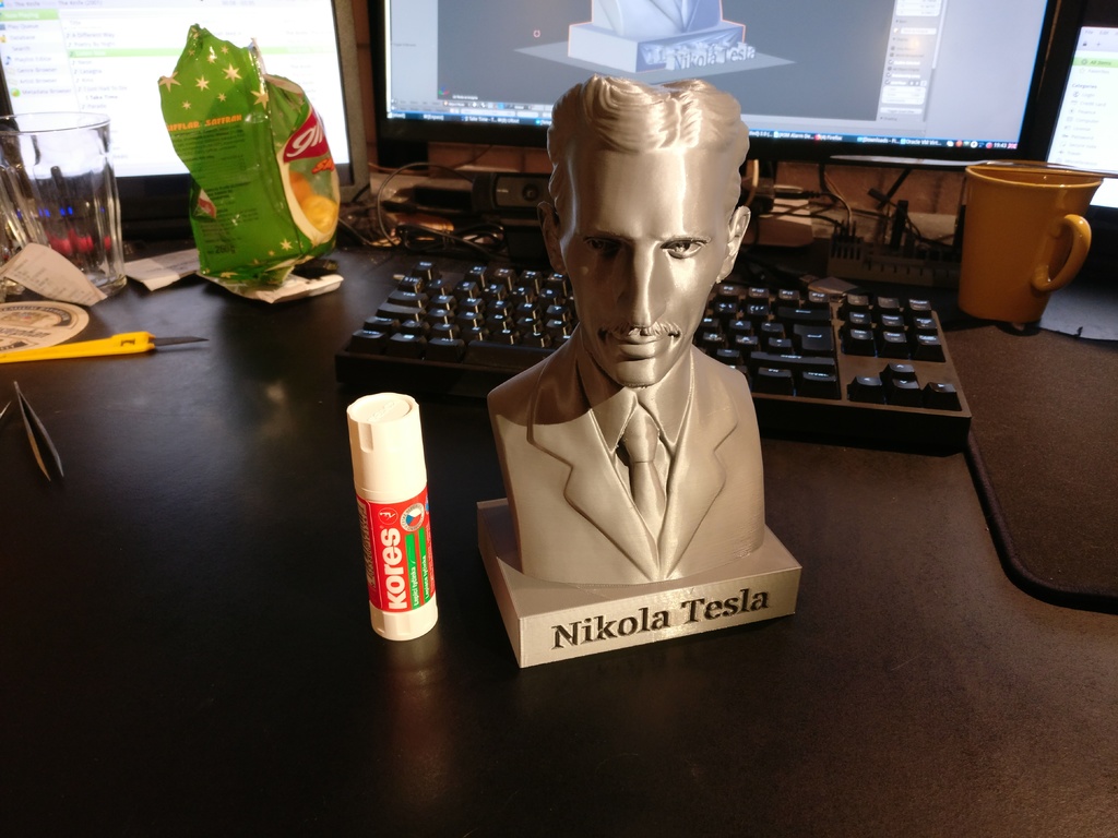 Tesla Bust With Tiny Annotated Plinth by gammy | Download free STL ...