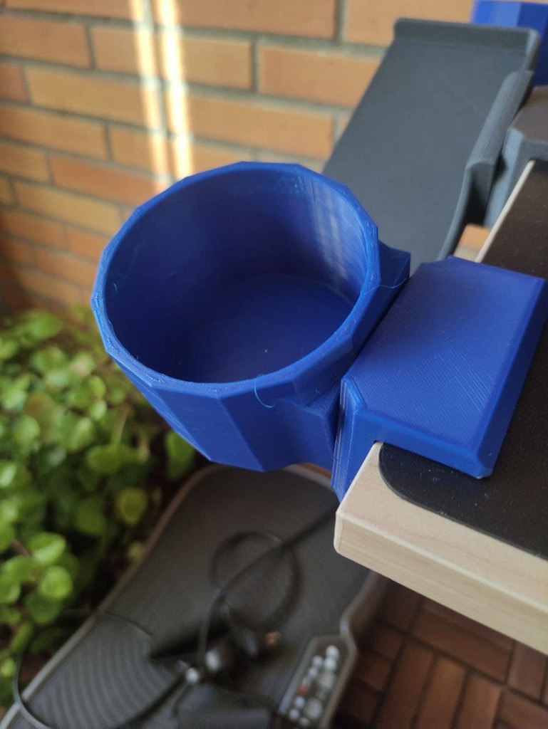 Adaptable rotary universal bracket by Ljhtom (Javier Hernando ...