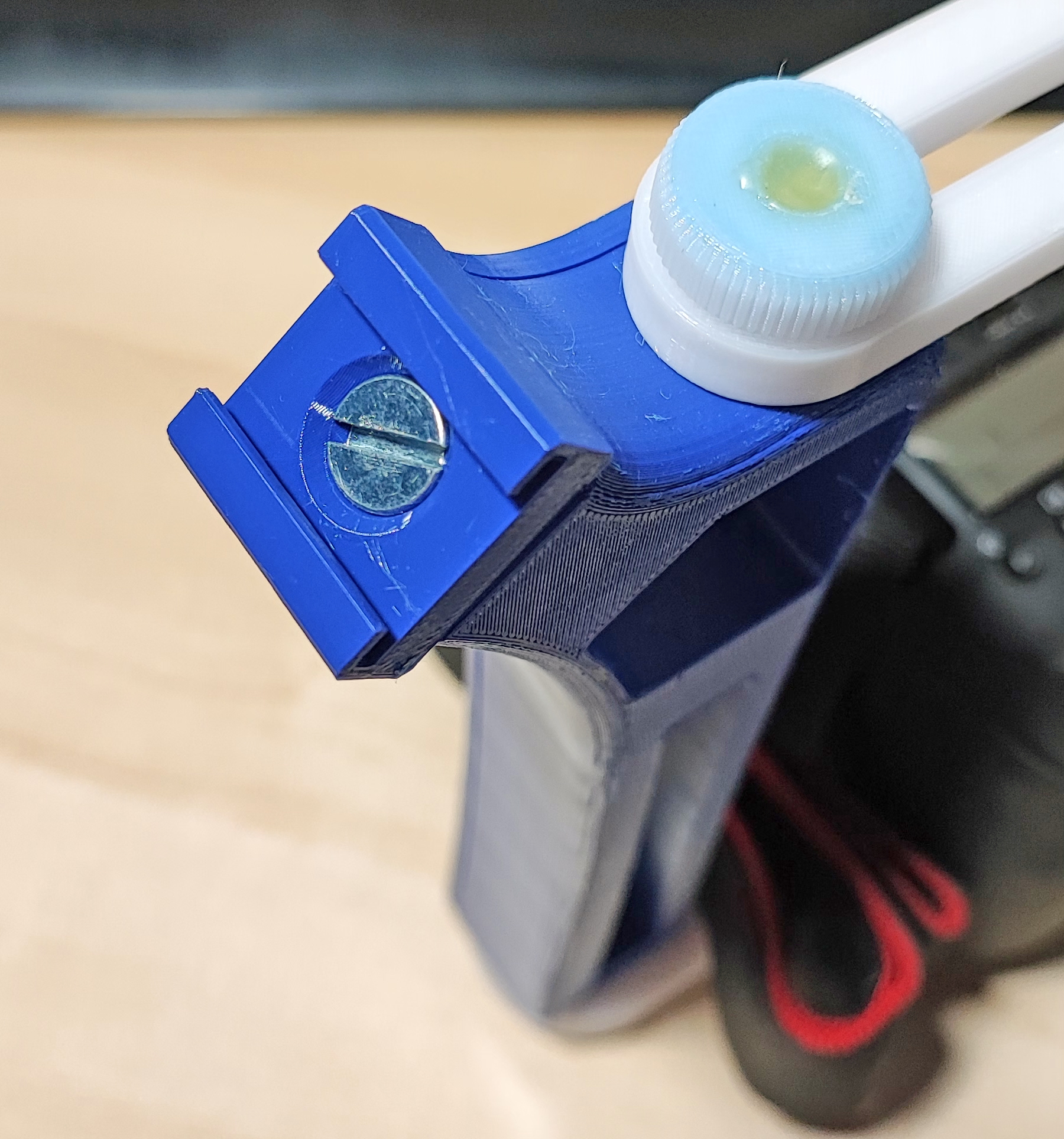 Camera grip (smartphone, DSLR) by ERiK004 | Download free STL model ...