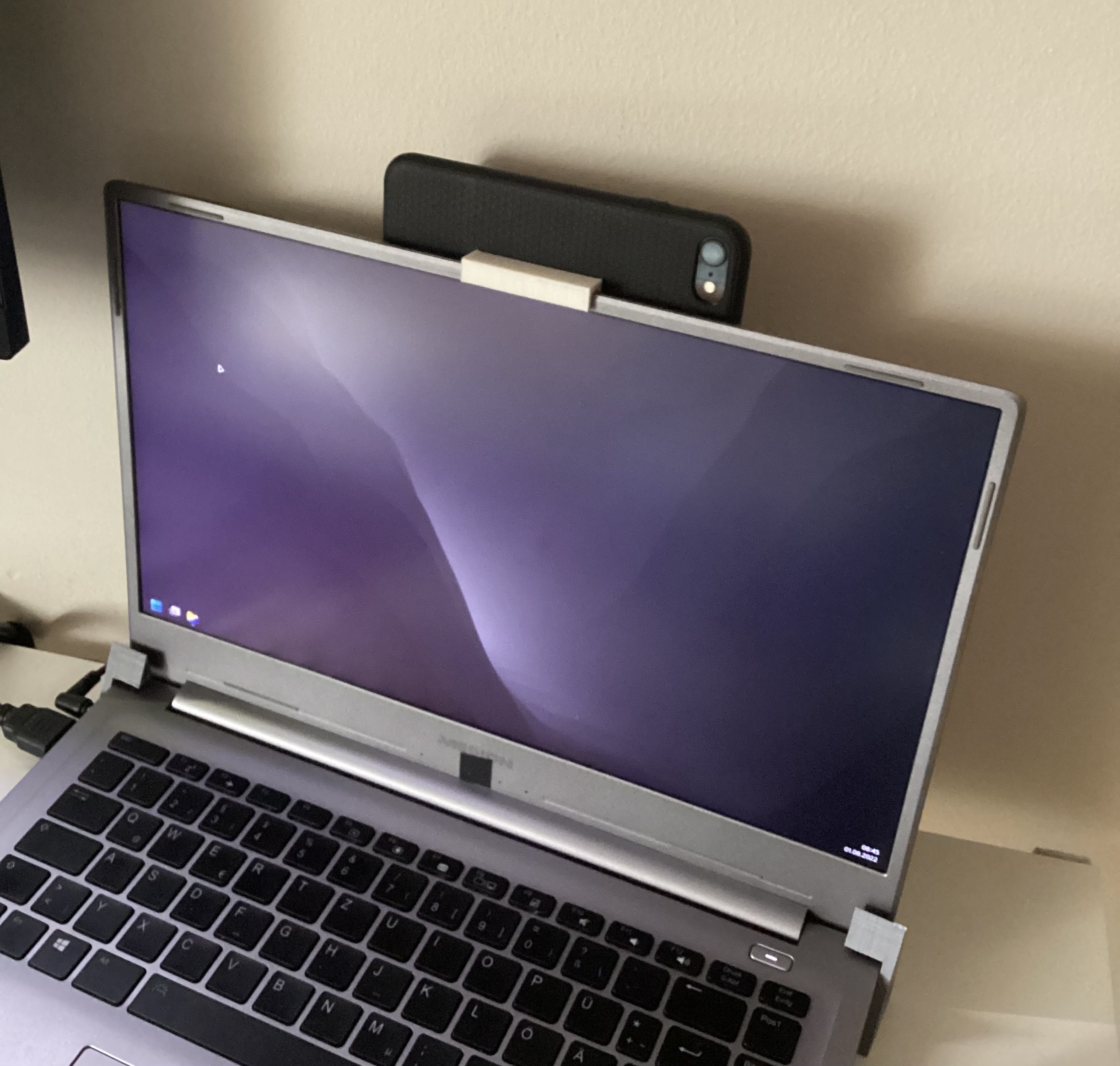 iPhone Mount MacBook Laptop continuity camera by Lorenz H | Download ...