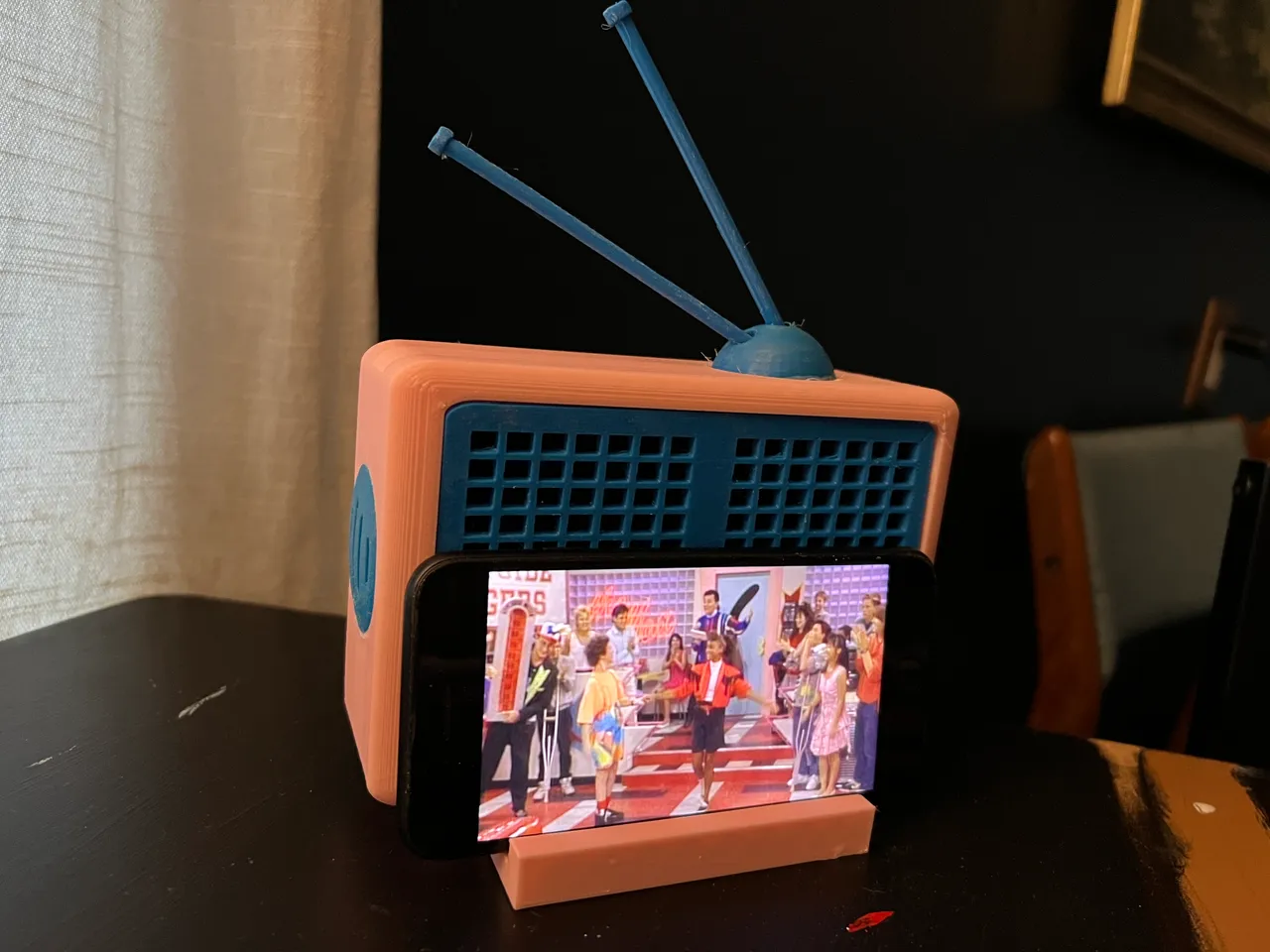 Vintage Radio - Phone Holder by itsprestonm | Download free STL model ...