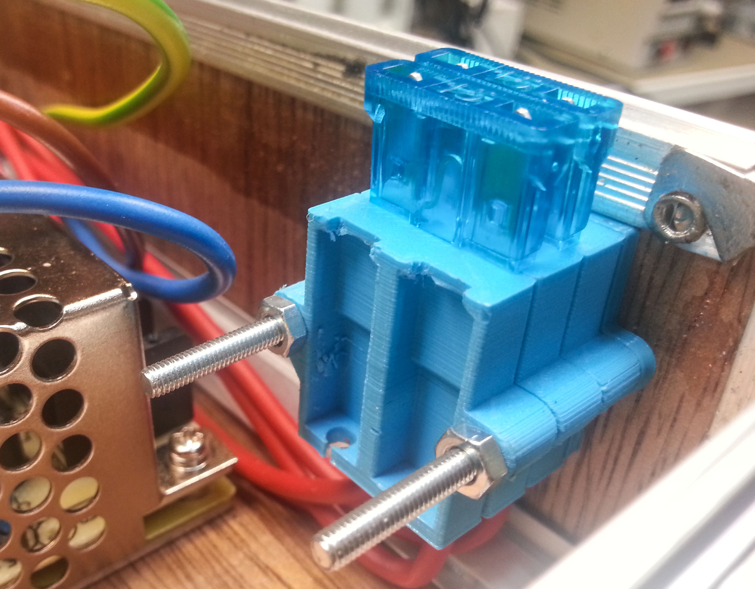 Stackable fuse holder by Cederb | Download free STL model | Printables.com