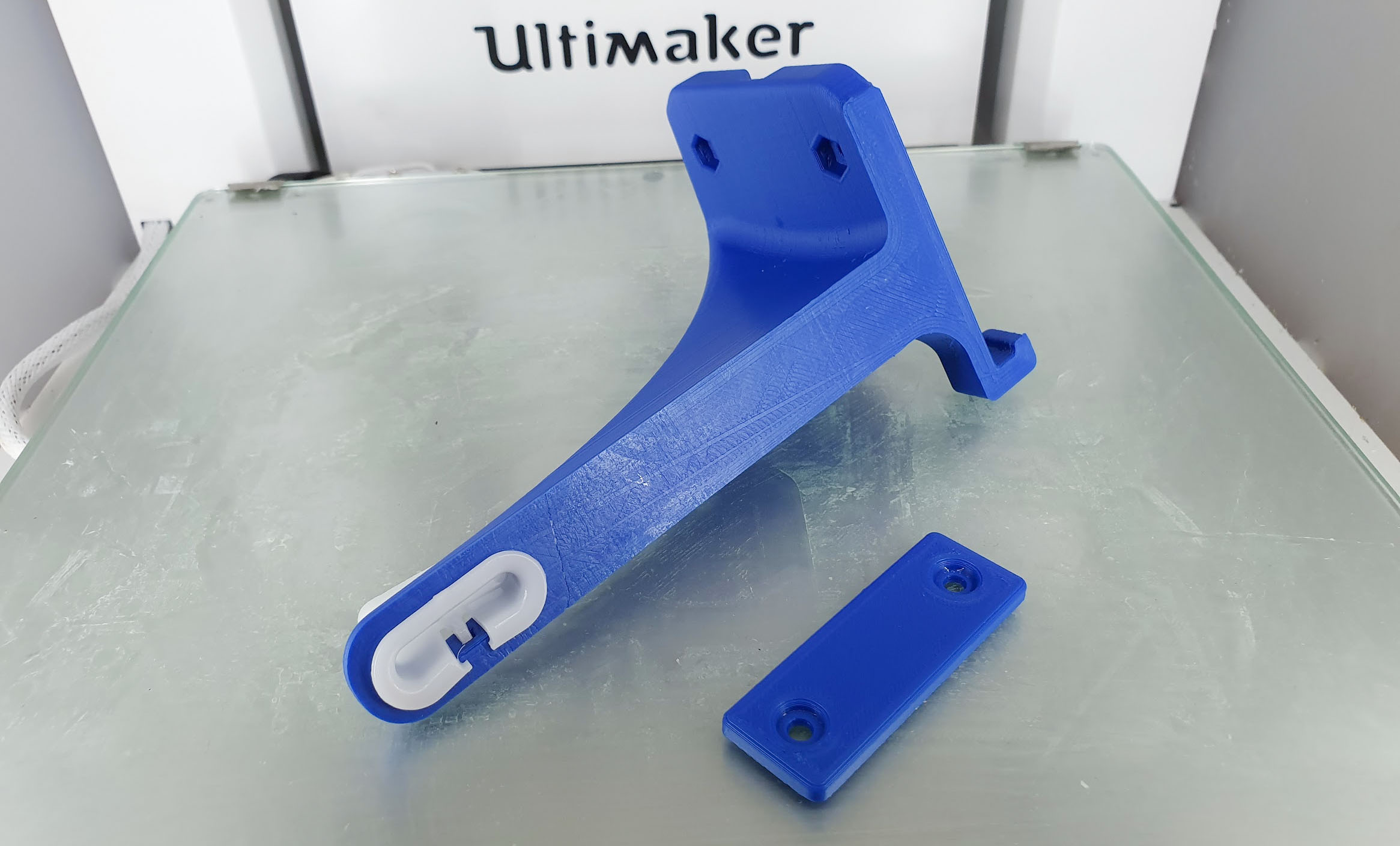 Fixed filament guide for Ultimaker 3 by Cederb | Download free STL ...