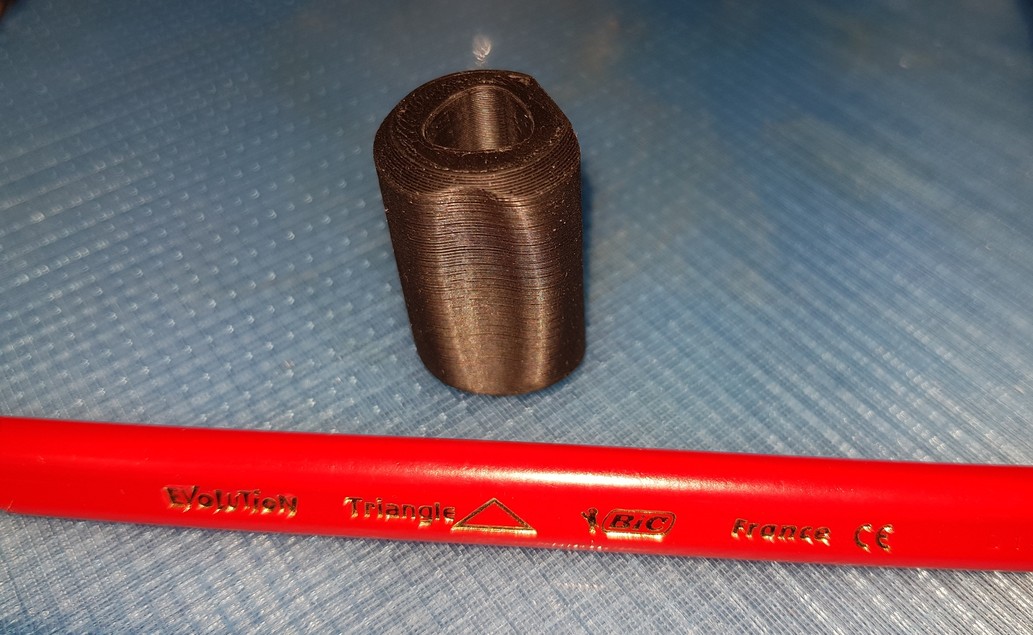 Triangle crayon holder by dziobu | Download free STL model | Printables.com